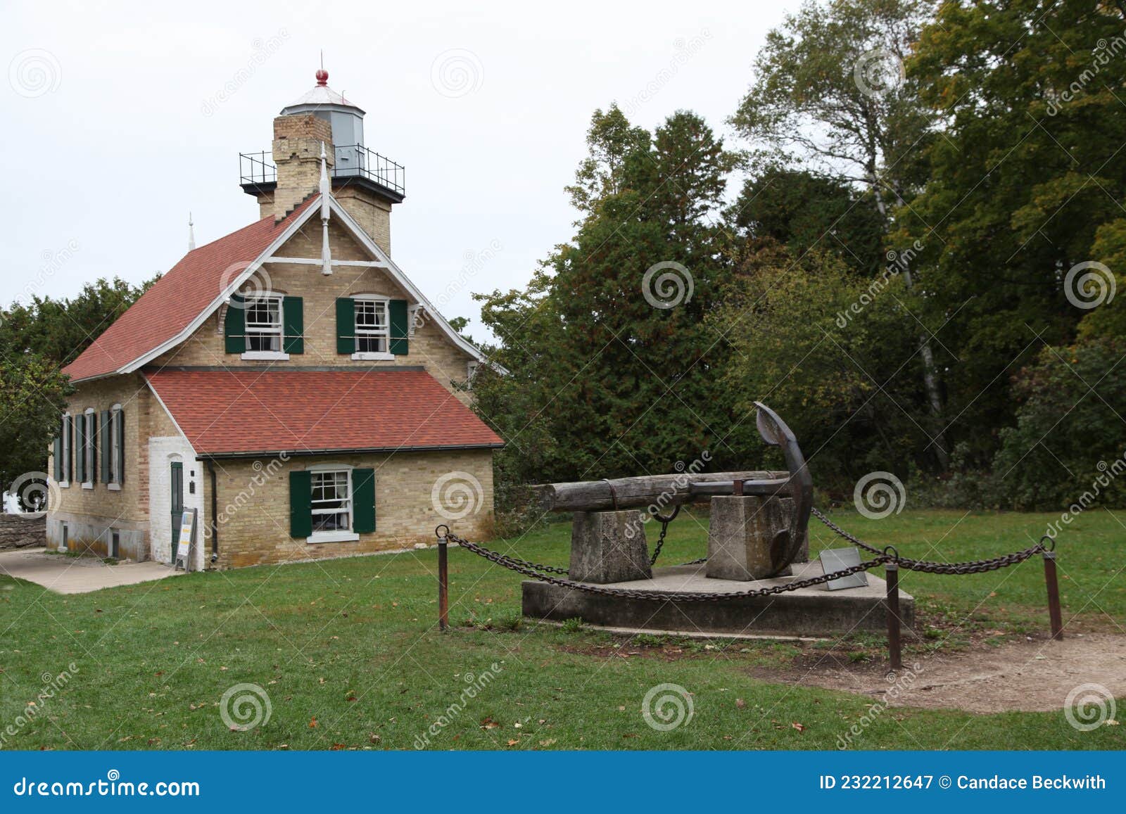 Eagle Bluff Lighthouse editorial photography. Image of danger - 232212647