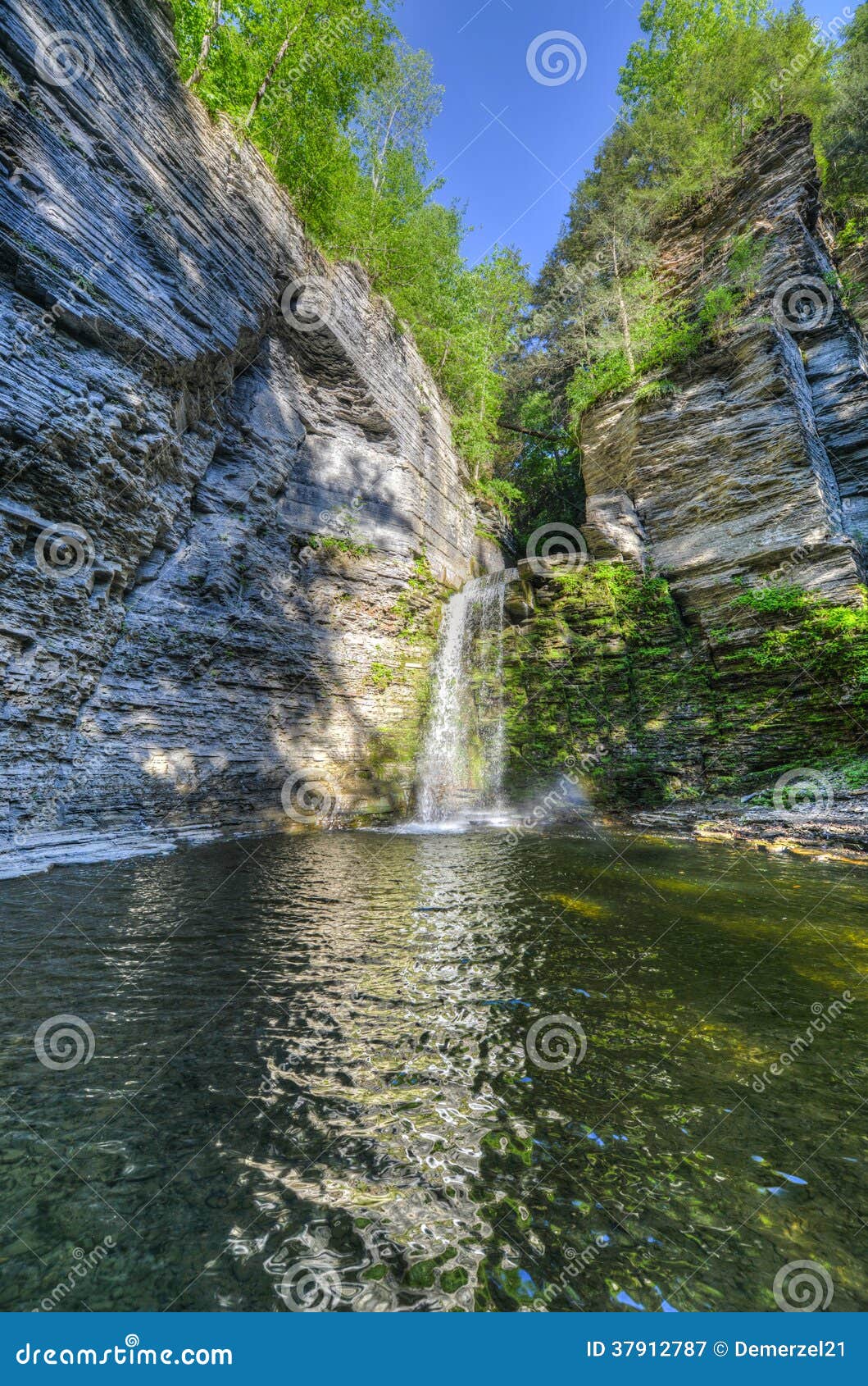 Eagle Cliff Falls, Lagos Finger, NY Imagen de archivo - Imagen de cubo ...