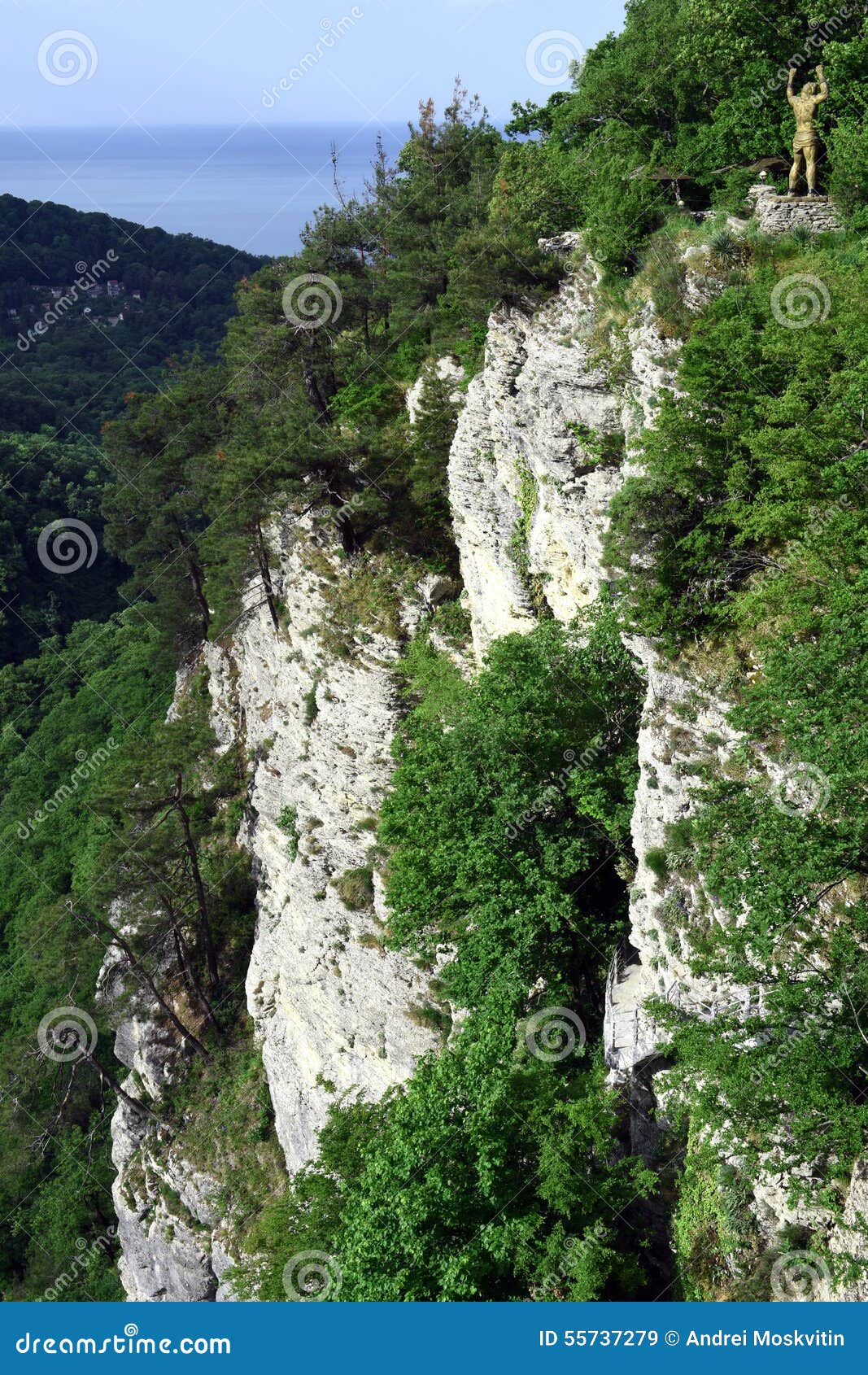 Eagle-rots, of De Rots Van Prometheus Stock Afbeelding - Image of bomen ...