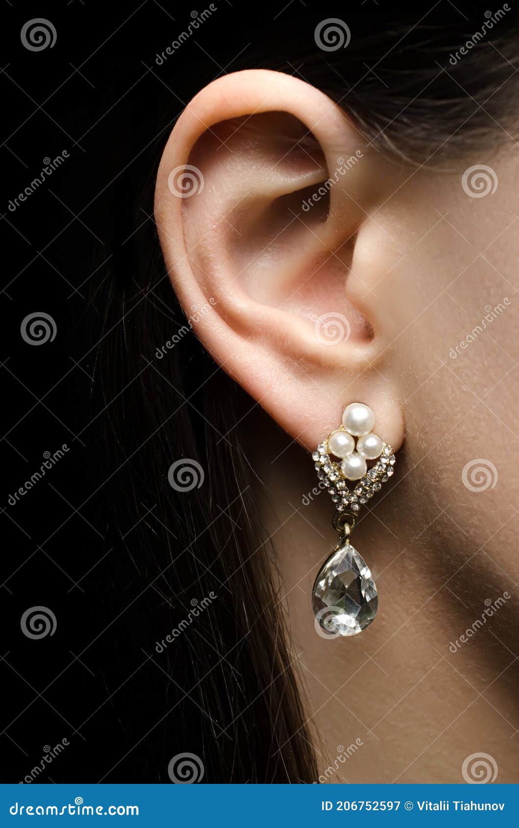 Ear with pearl earring stock image. Image of charm, earrings - 206752597