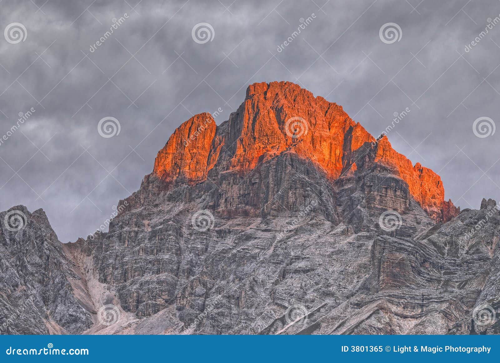 Early Morning Glow on Croda Rossa Stock Image - Image of falling, glow ...