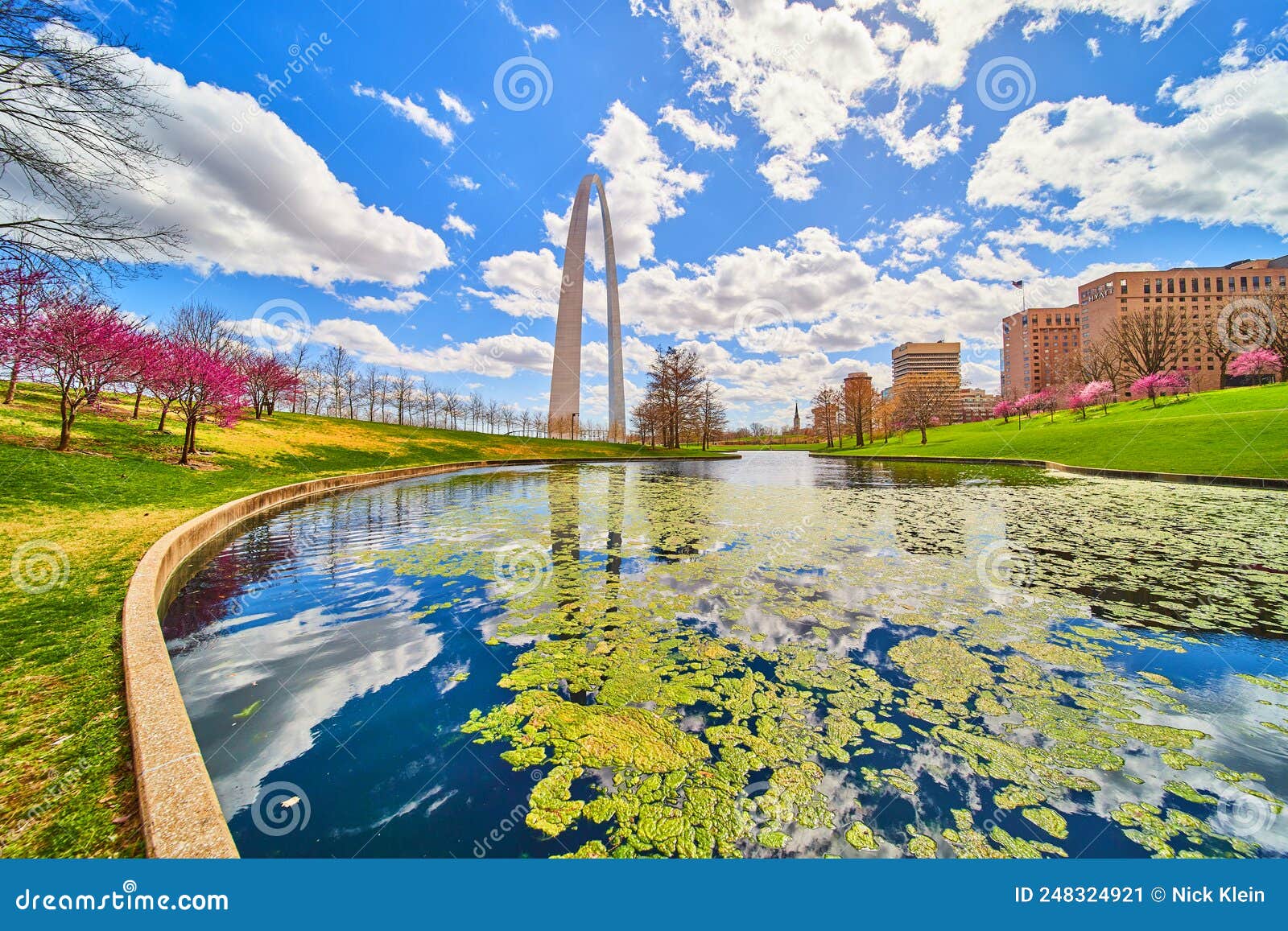 Early Spring Vibrant View of St. Louis Gateway Arch from Pond Covered ...