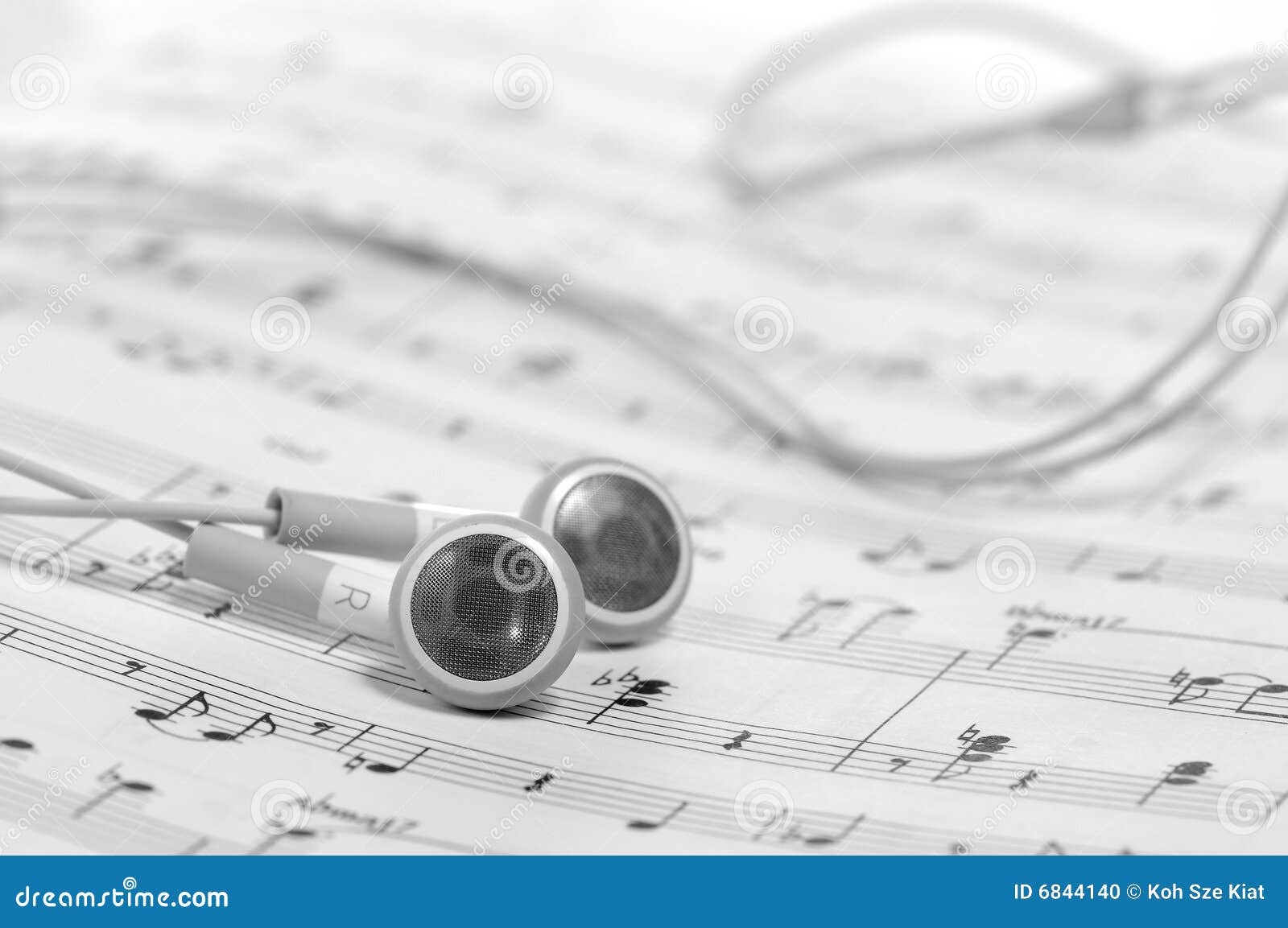 Earpiece And Musical Notes Picture. Image: 6844140
