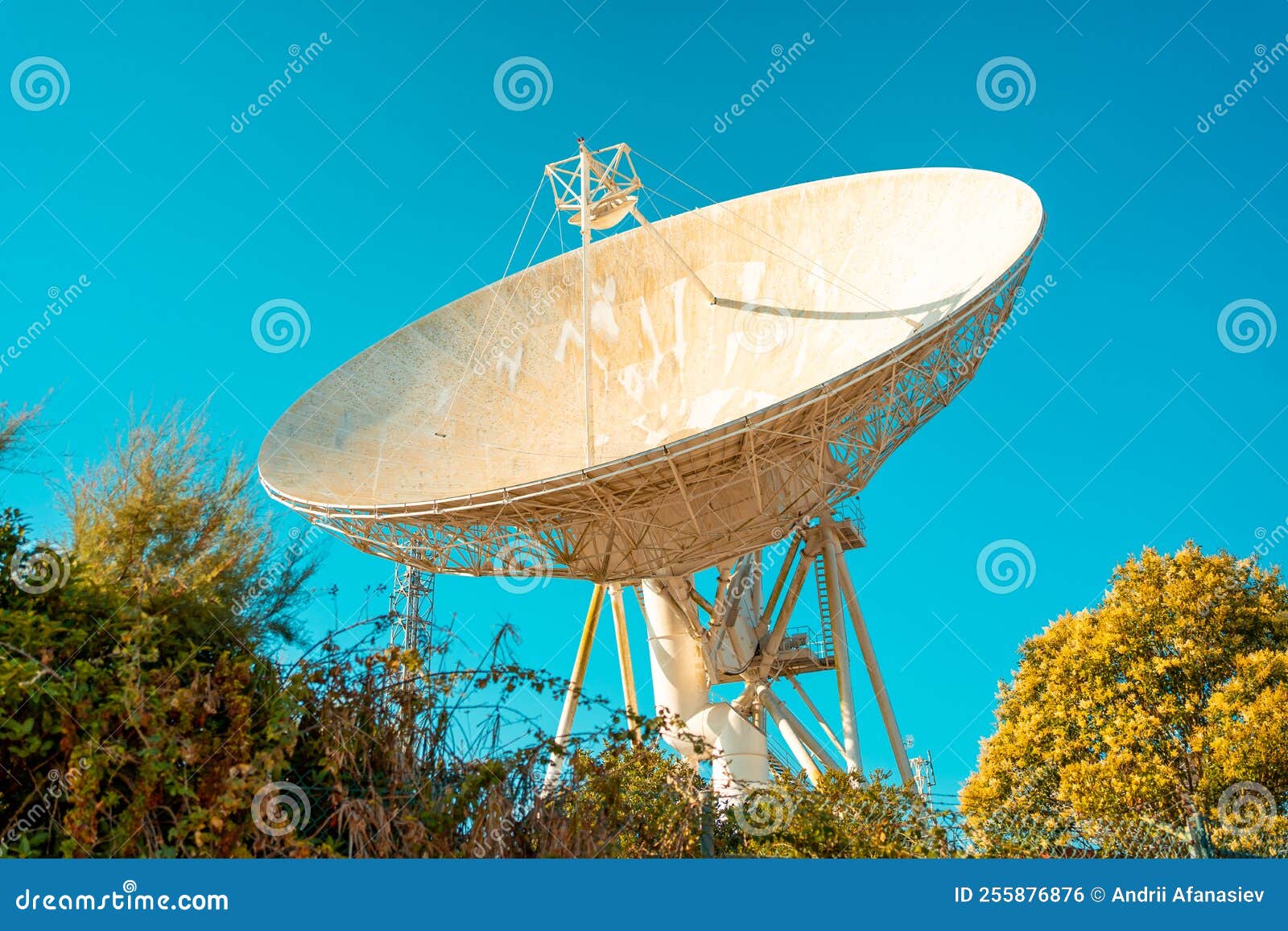 Earth Based Astronomical Radio Telescope Stock Photo - Image of radio ...