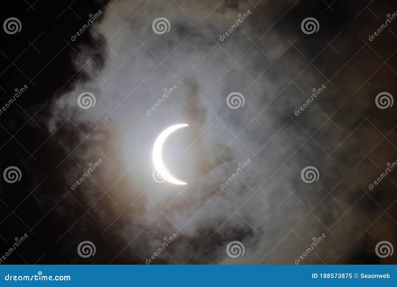A Earth Covers the Sun in a Beautiful Solar Eclipse Stock Image - Image ...