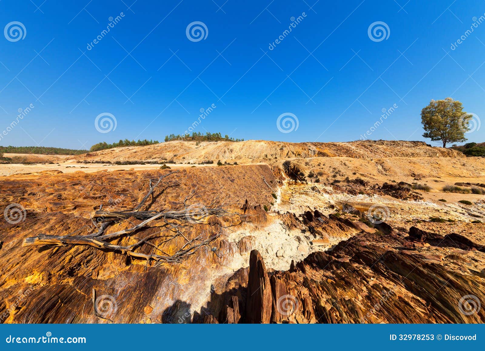 Earth Dam Wall with an Empty Dam Stock Image - Image of scenic, heat ...