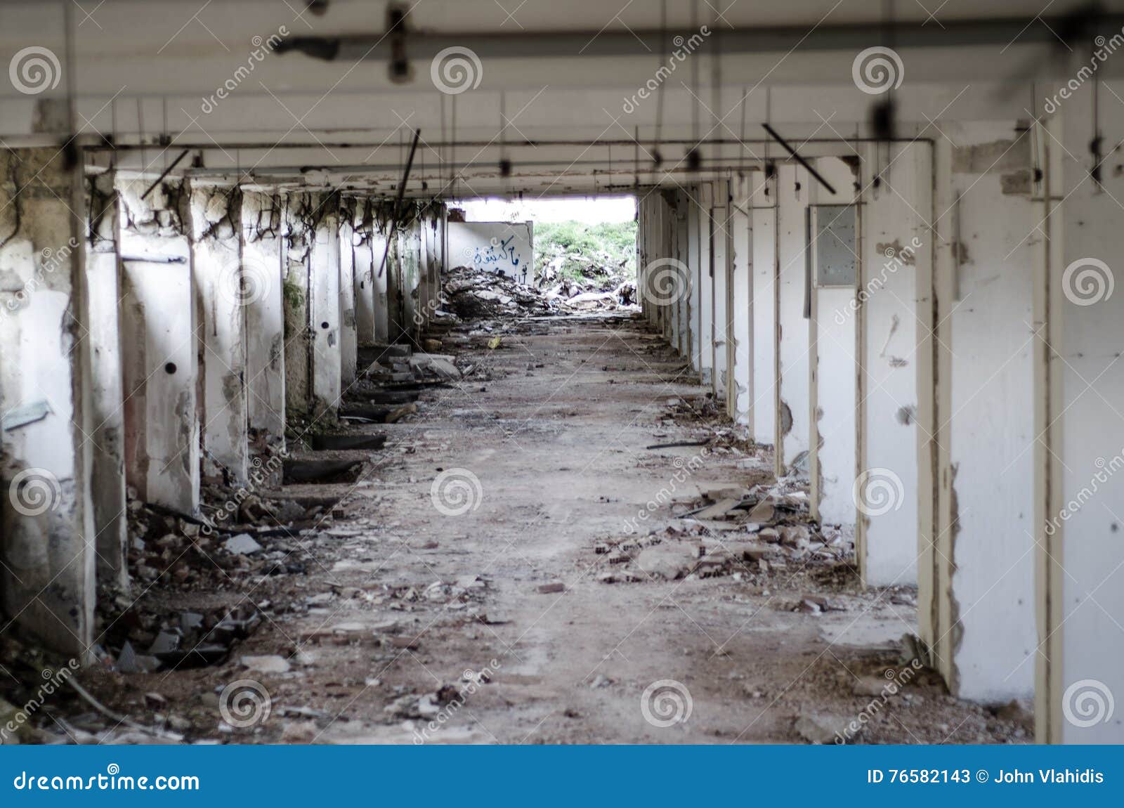 Earthquake Damage Failure Column Stock Image - Image of crisis, glass ...