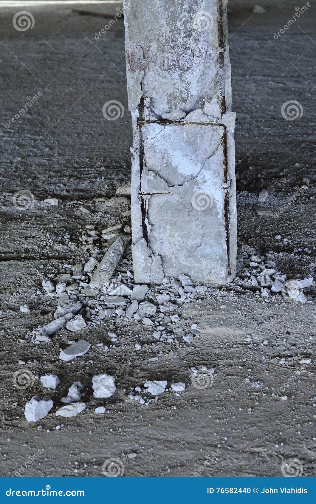 Earthquake Damage Failure Column Stock Photo - Image of failure, frames ...