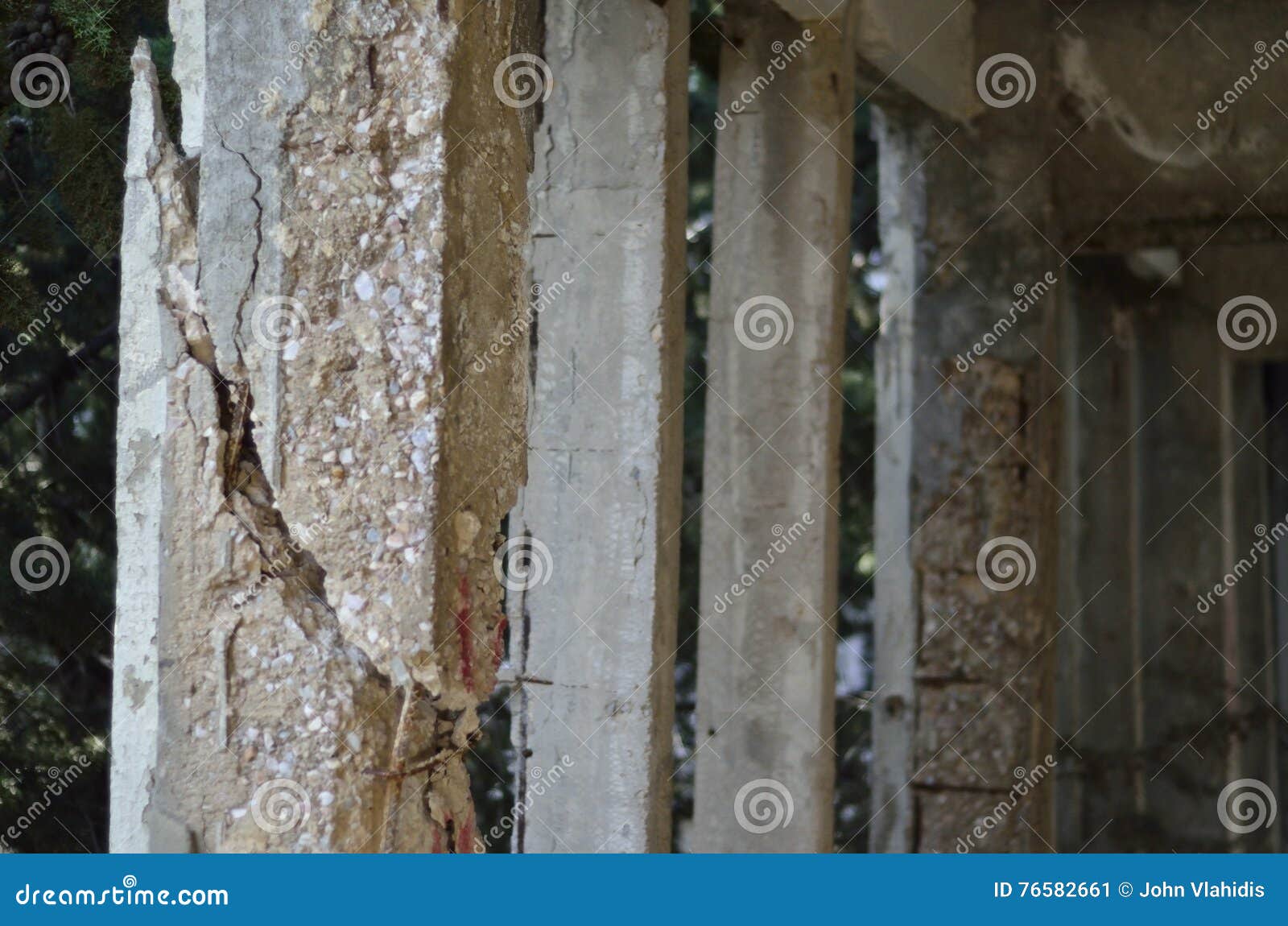 Earthquake Damage Failure Column Stock Image - Image of crash ...
