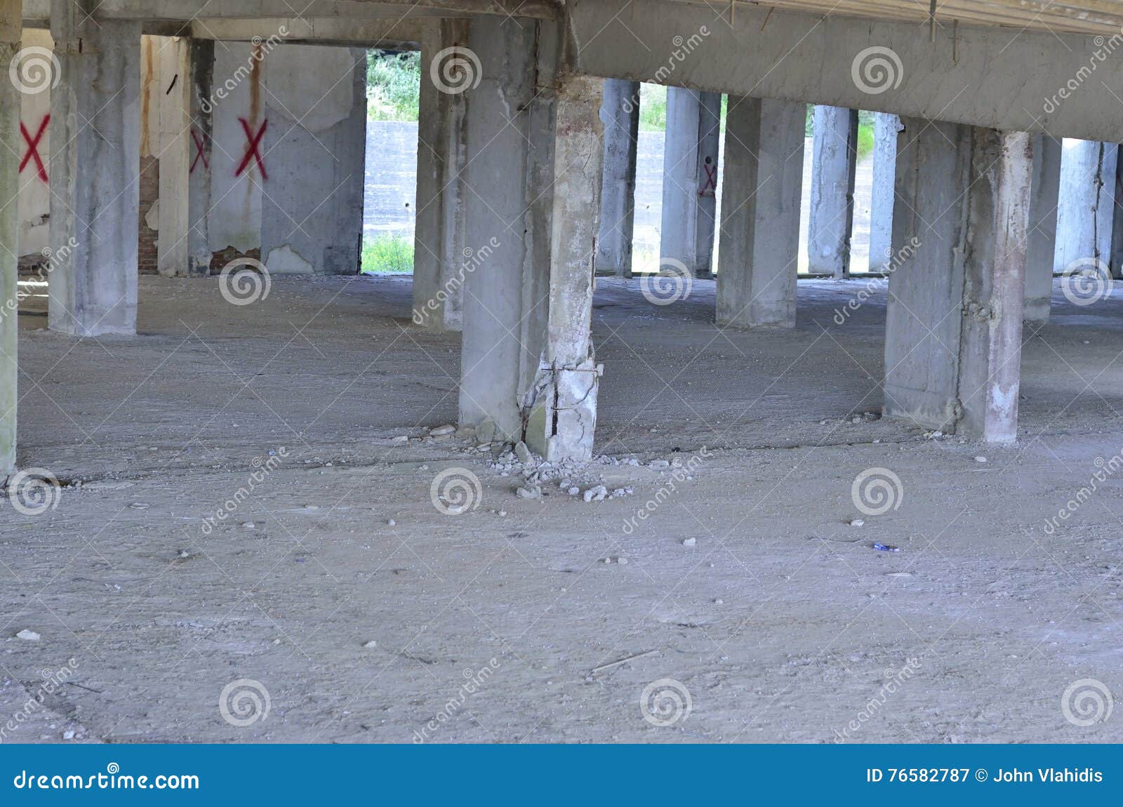 Earthquake Damage Failure Column Stock Image - Image of disaster ...