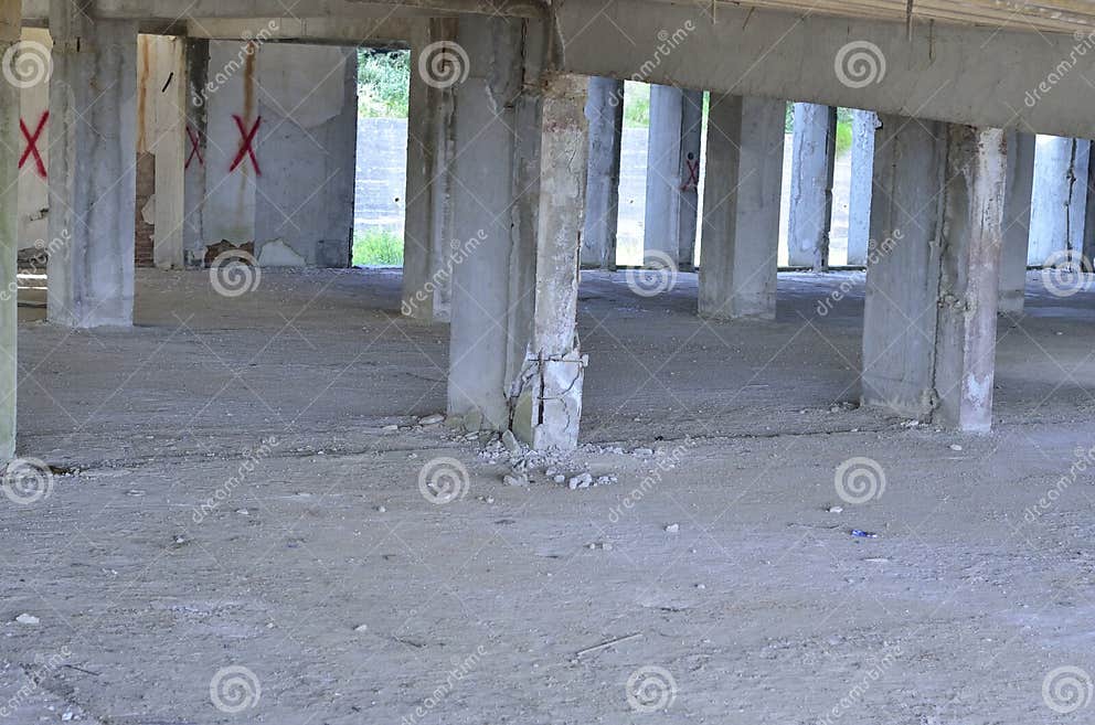 Earthquake Damage Failure Column Stock Image - Image of disaster ...