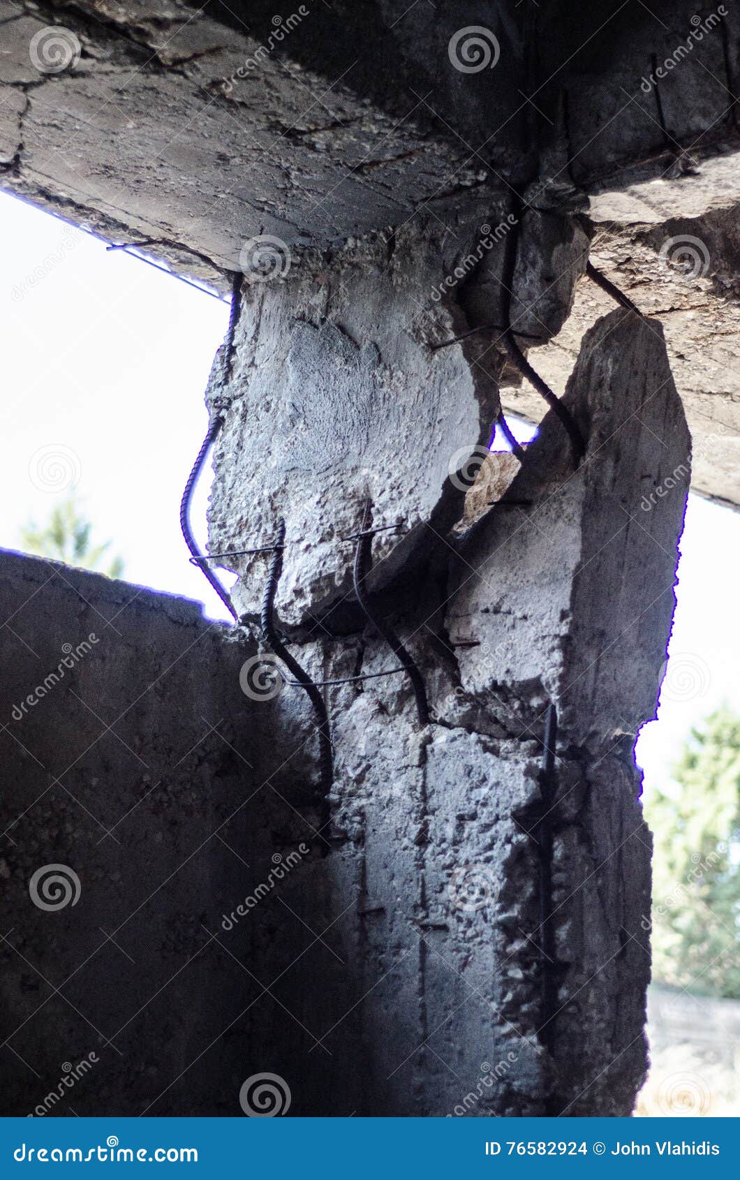 Earthquake Damage Failure Column Stock Photo - Image of damage ...