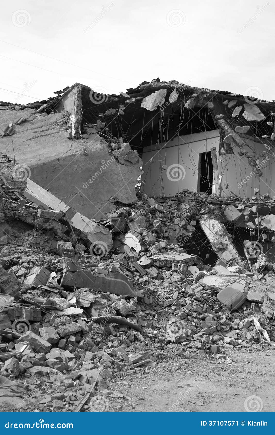 Earthquake destroy stock image. Image of astonish, earth - 37107571