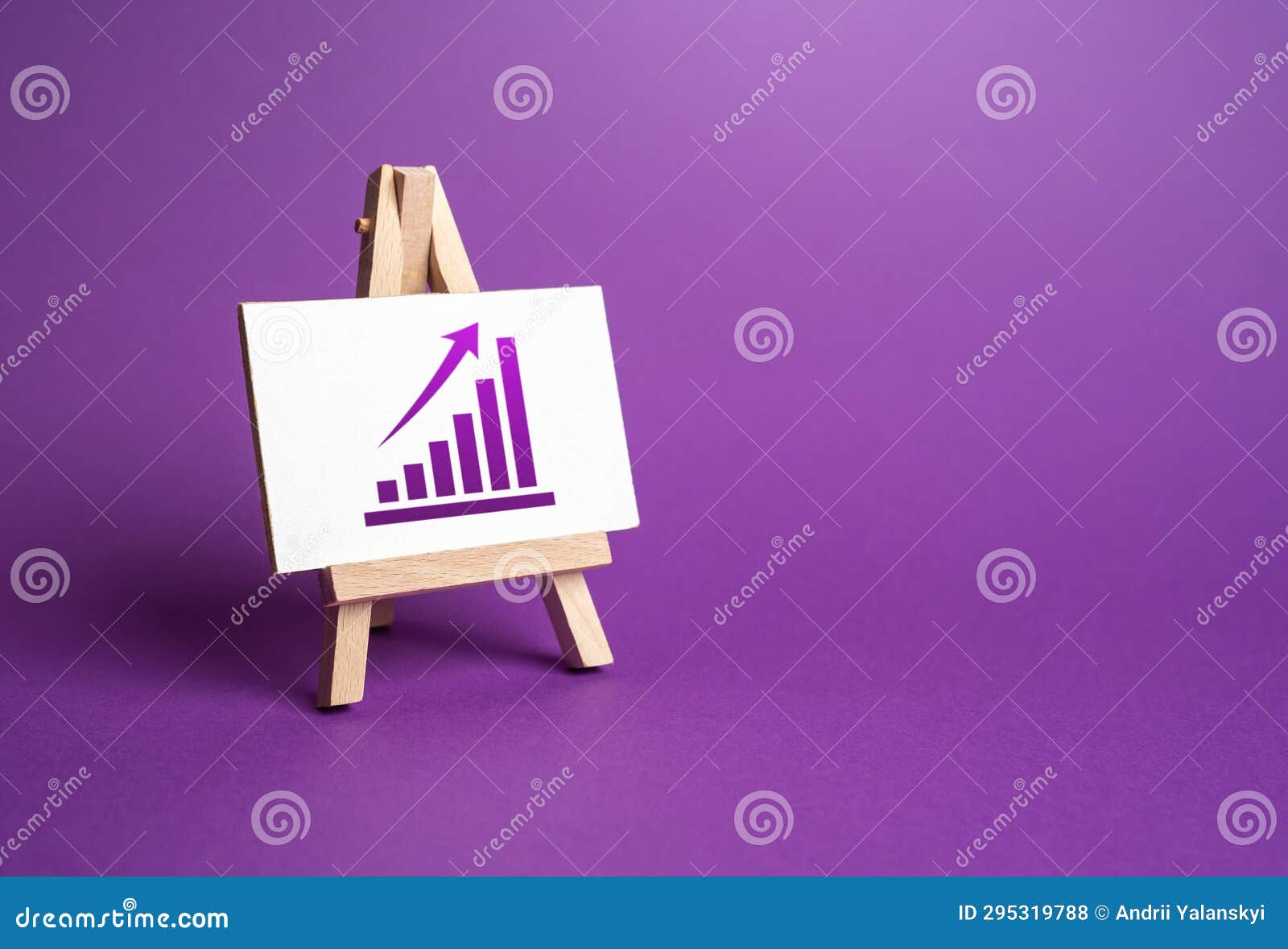 Easel with a Growing Trend Graph. Capital Increase Stock Photo - Image ...