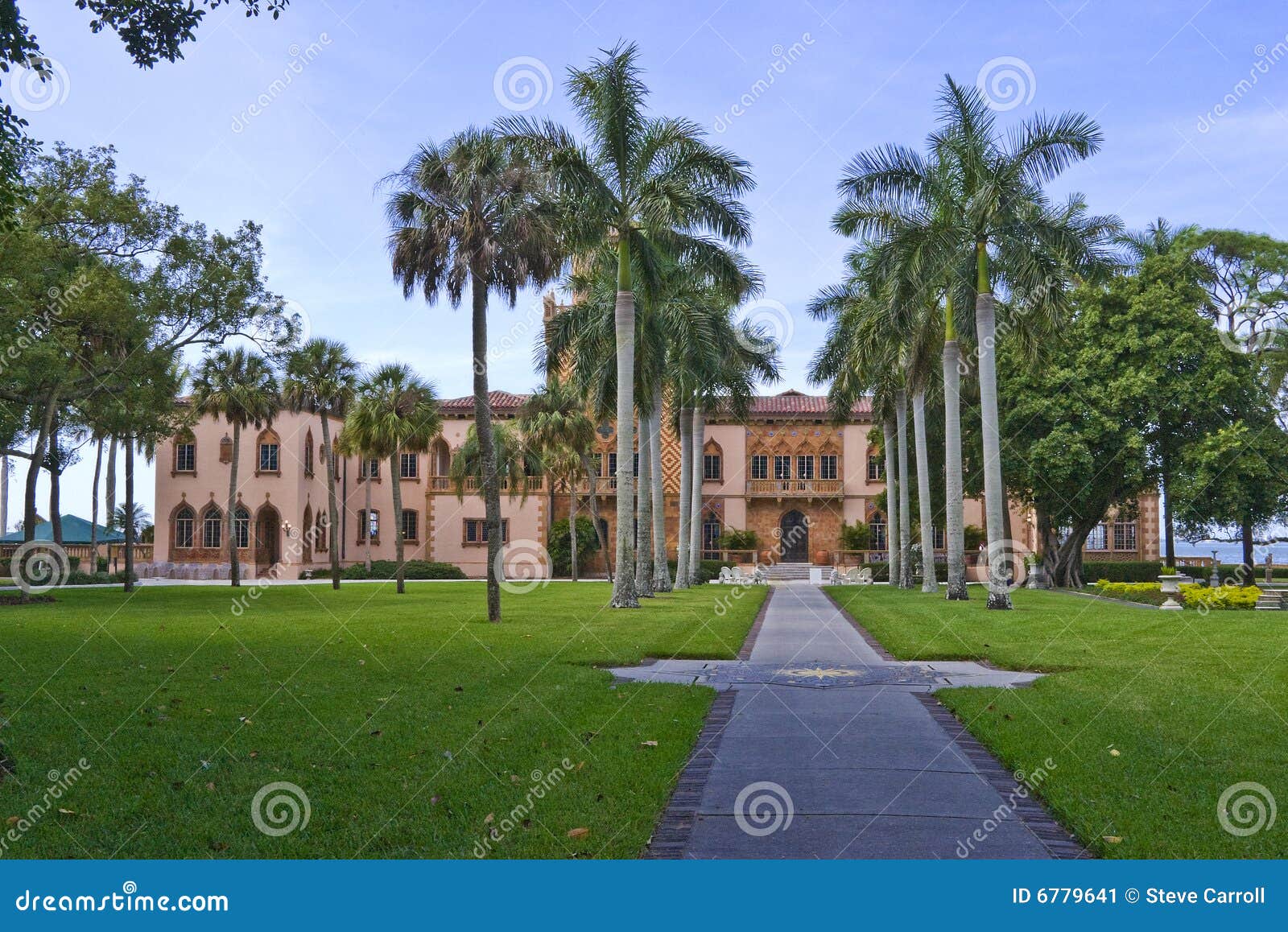 East Side of Ringling Mansion Stock Image - Image of park, palm: 6779641