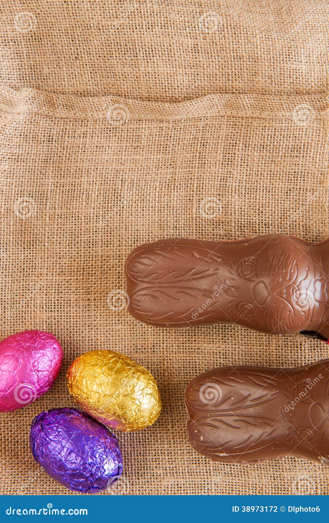 Red Chook And Rustic Country Garden Seat In The Blue Mountains Of ...
