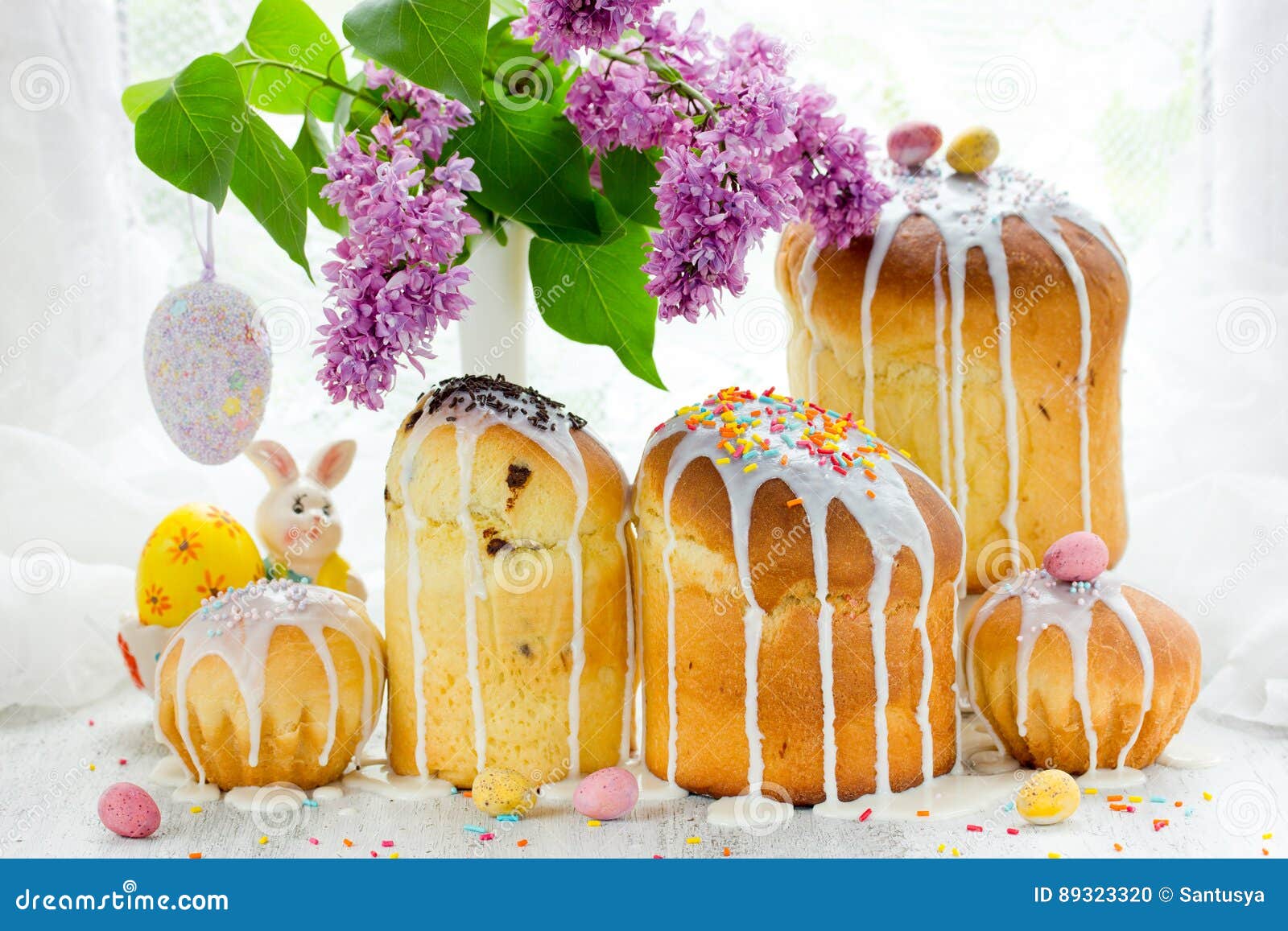Easter cake kulich stock photo. Image of flower, cuisine - 89323320