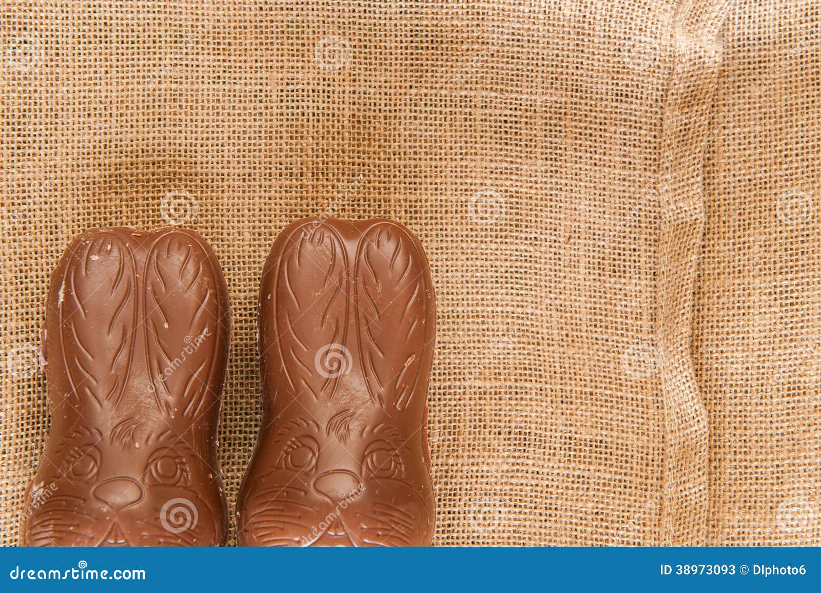 Red Chook And Rustic Country Garden Seat In The Blue Mountains Of ...