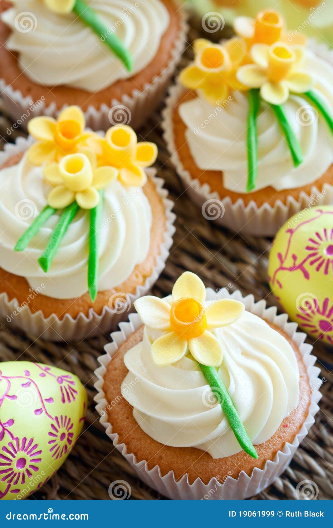 Easter cupcakes stock image. Image of buttercream, cakes - 19061999
