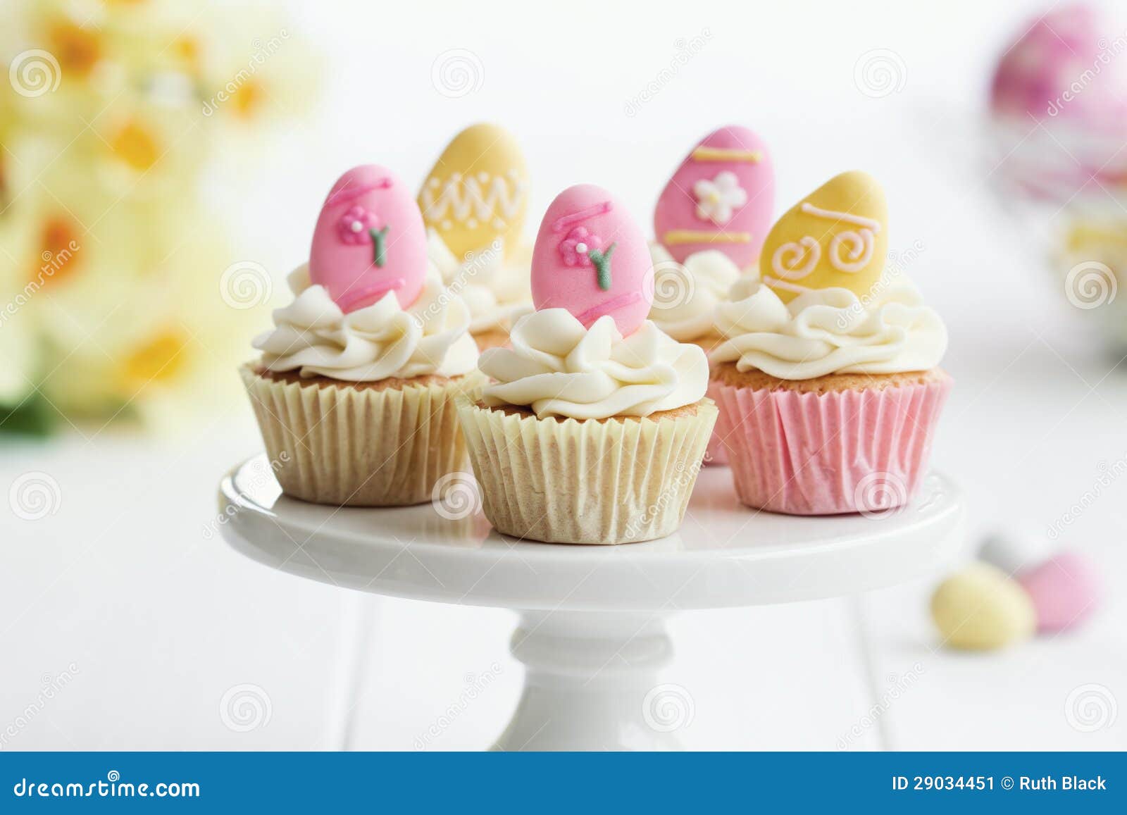 Easter cupcakes stock image. Image of frosting, party - 29034451