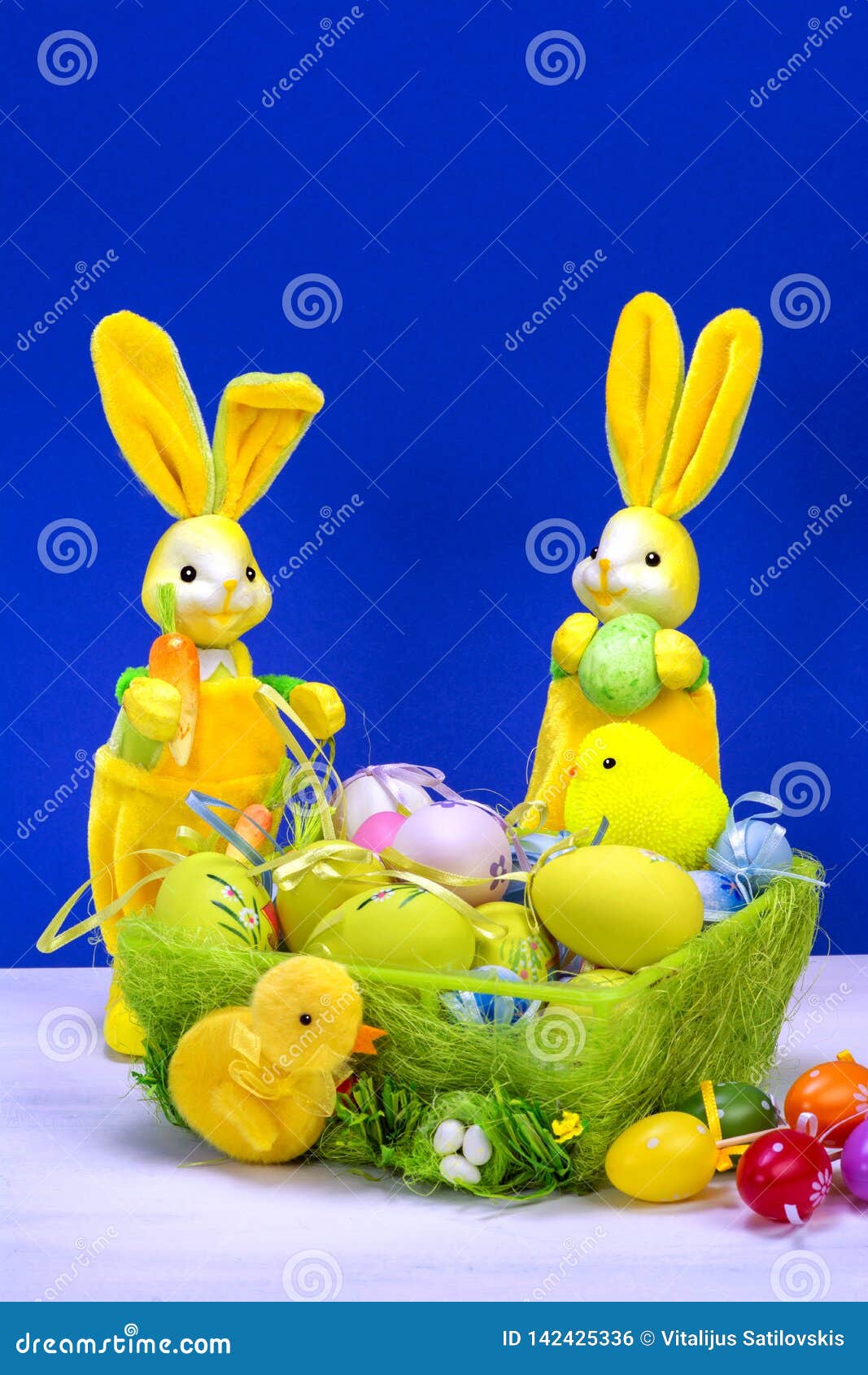 Easter Decoration, Sweet Yellow Easter Bunny, Rabbits with Chicken in ...