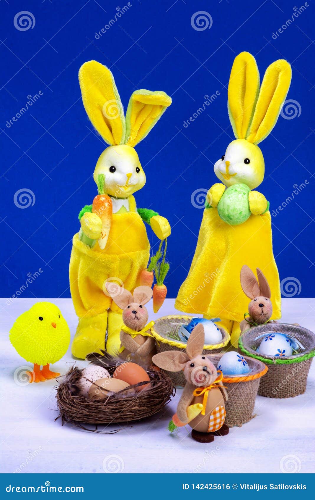 Easter Decoration, Sweet Yellow Easter Bunny, Rabbits with Chicken in ...