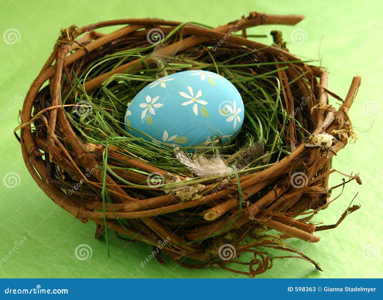 Easter Egg in Nest stock image. Image of handpainted, interior - 598363