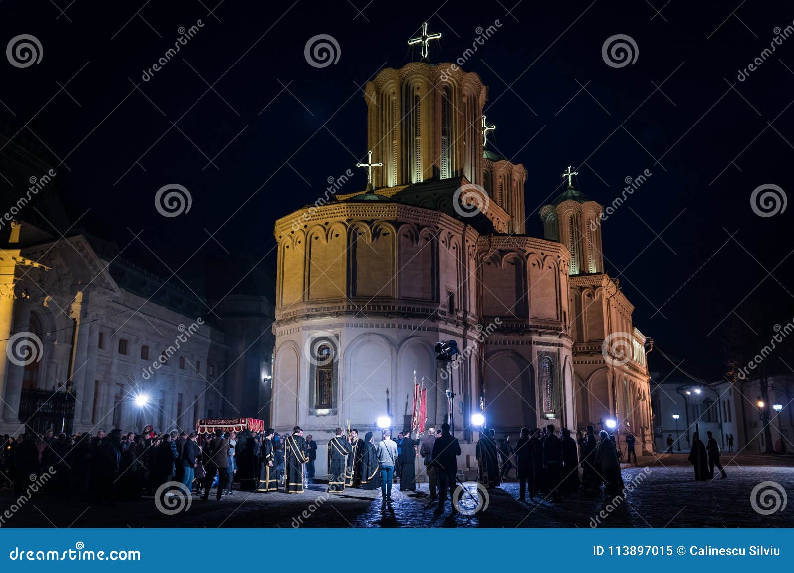 Easter Light Procession at Bucharest Patriarchal Cathedral Editorial ...