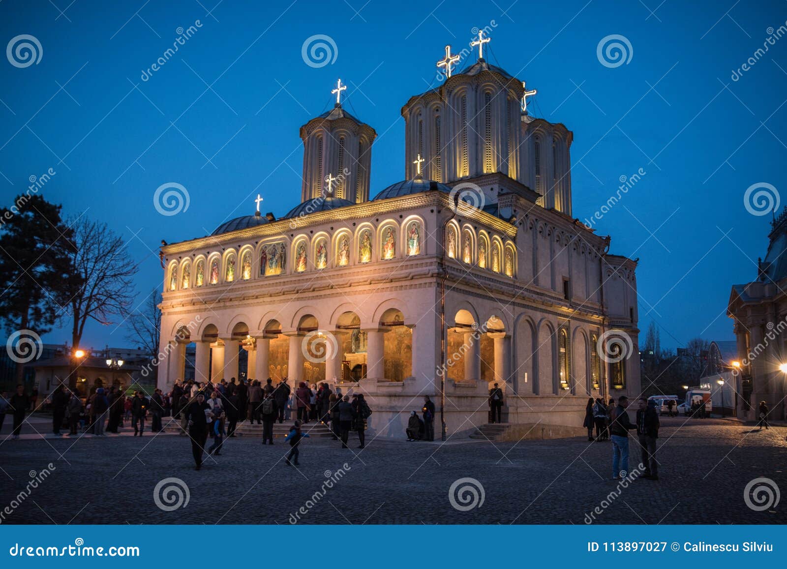 Easter Light Procession at Bucharest Patriarchal Cathedral Editorial ...