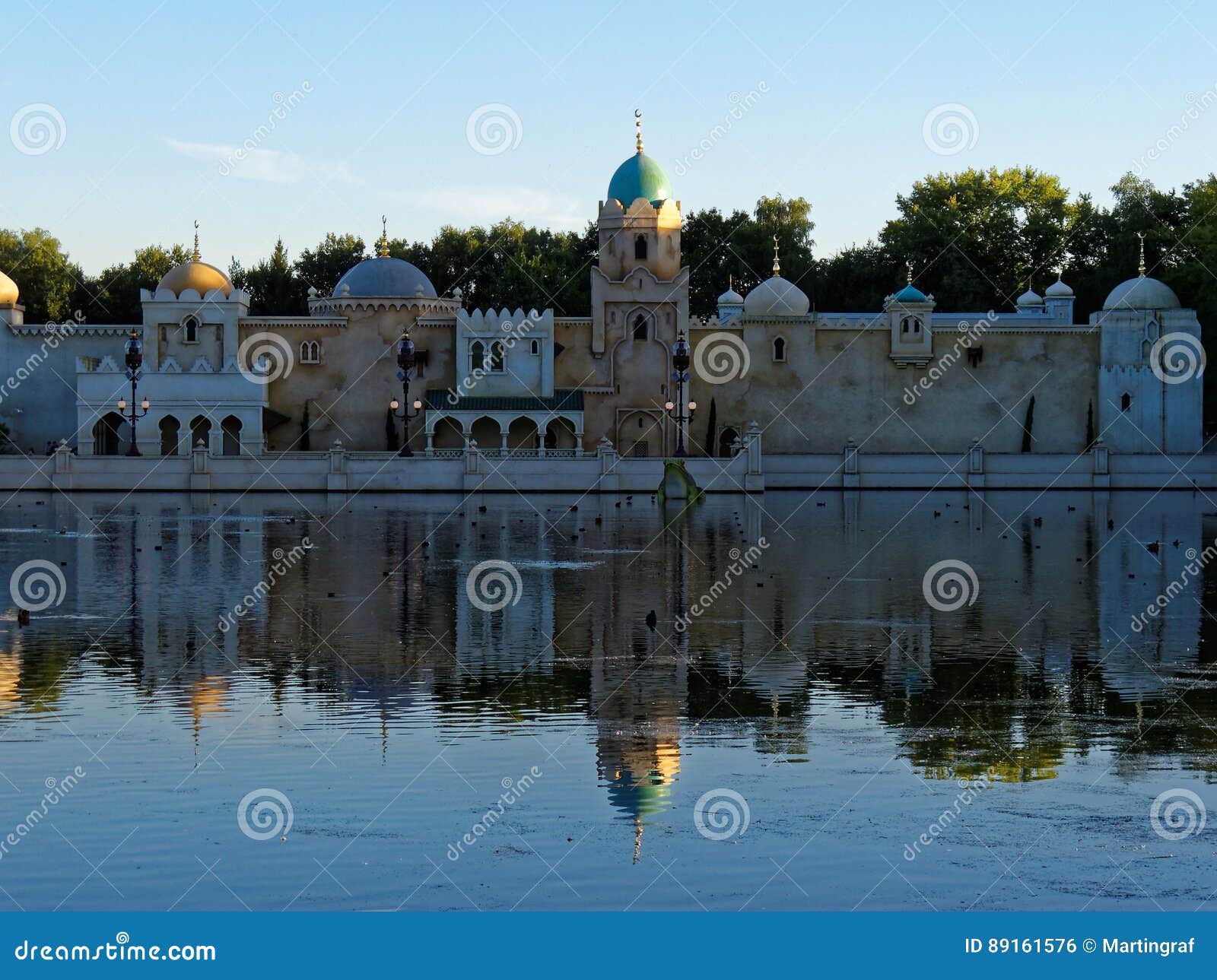 Eastern Palace at Lake with Reflection on Water Surface by Twilight ...