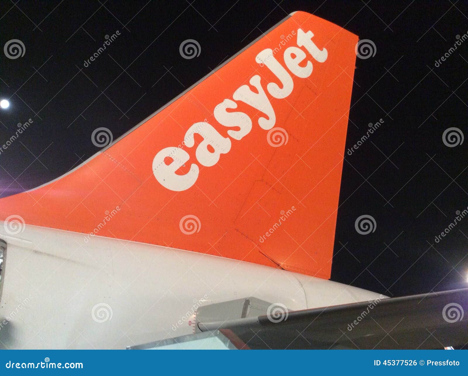 EasyJet Airline editorial photo. Image of affordable - 45377526