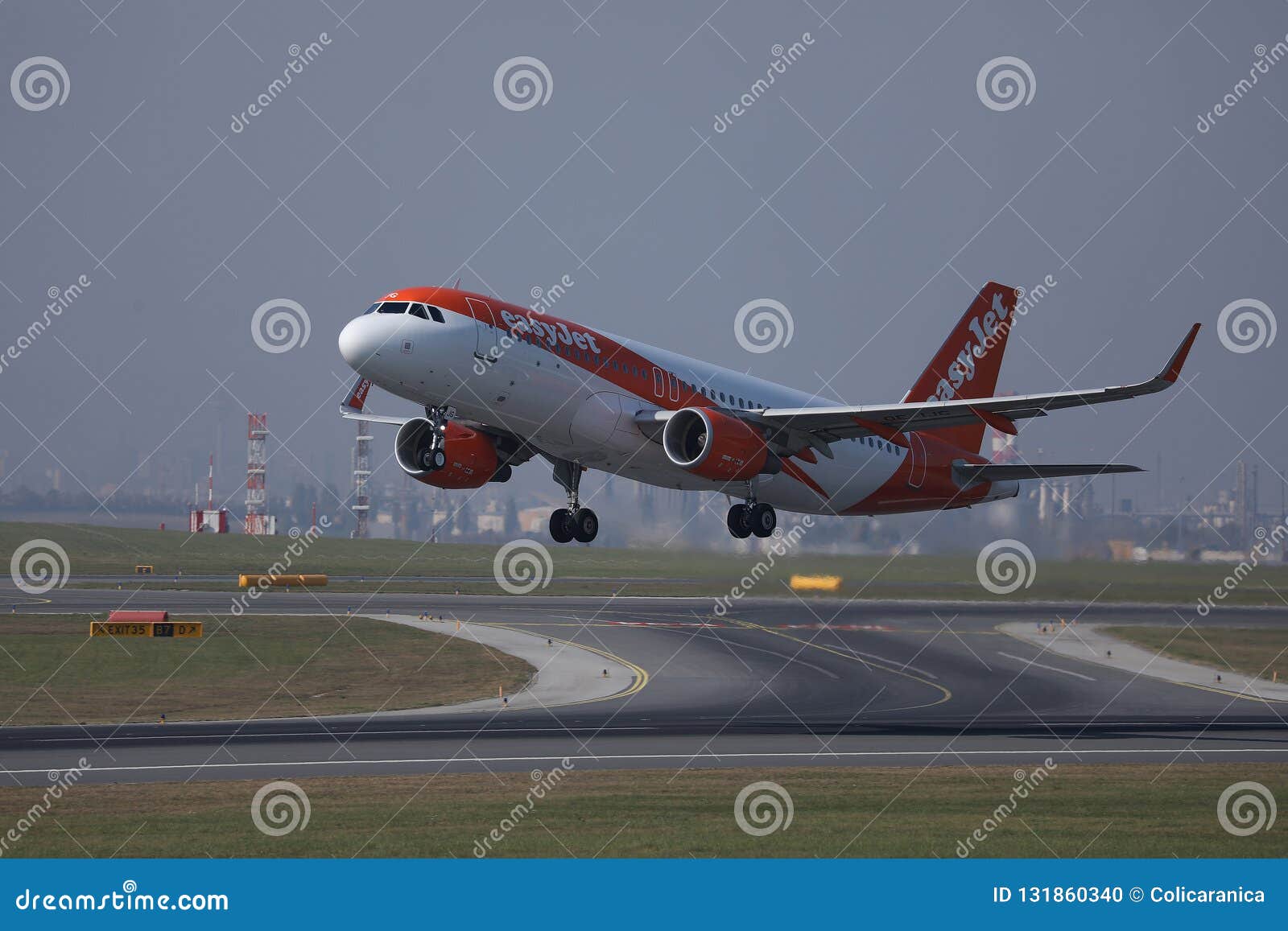 Easyjet plane taking off editorial image. Image of approaching - 131860340