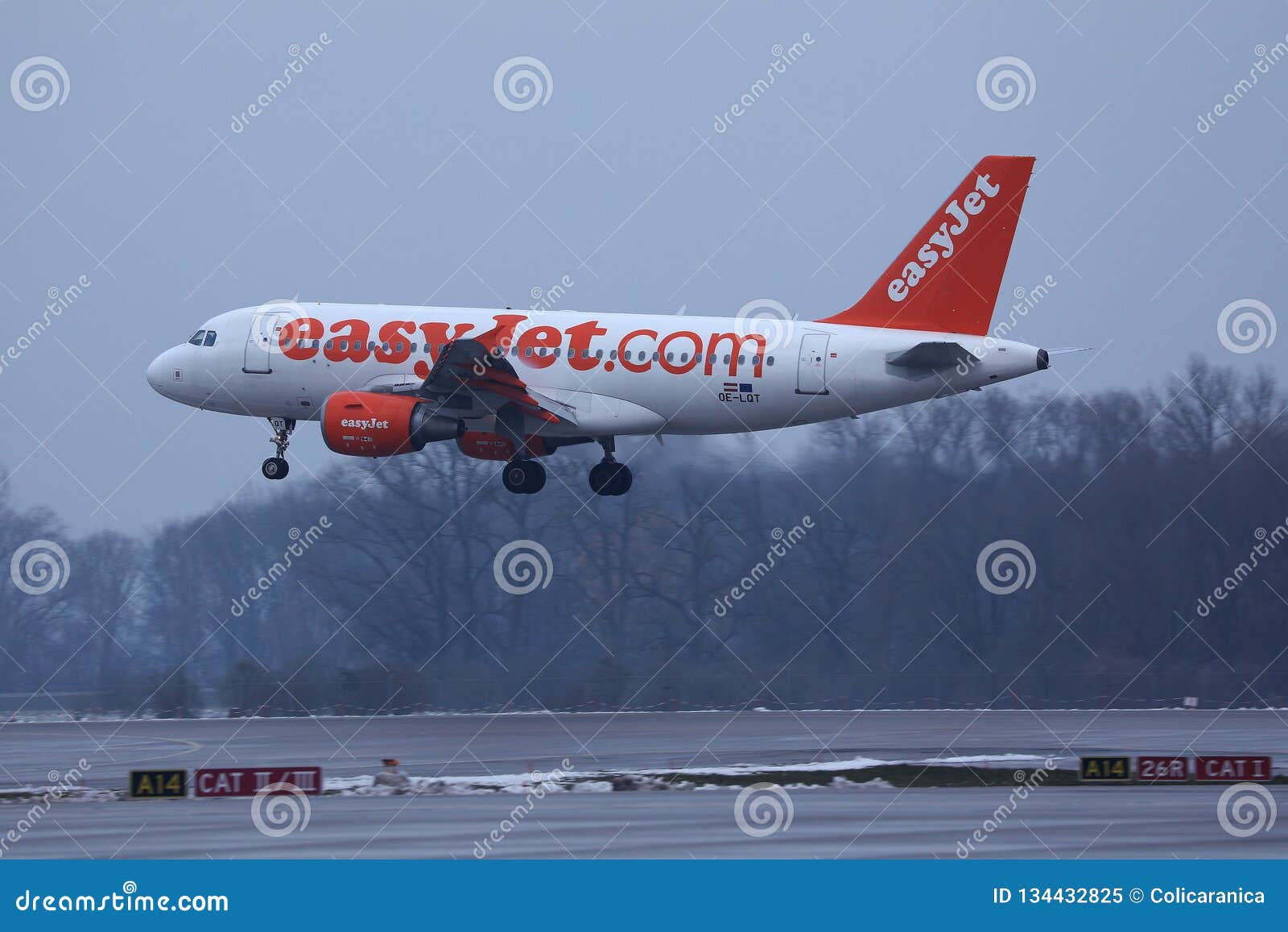 Easyjet plane taking off editorial image. Image of chain - 134432825