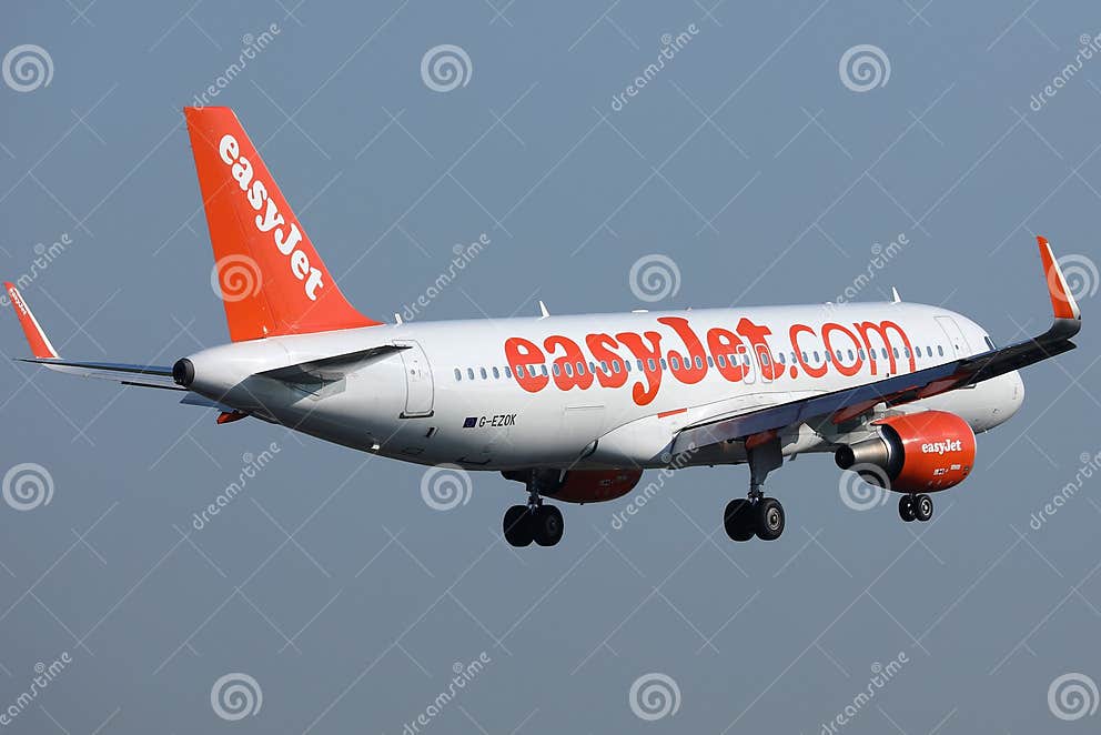 Easyjet Plane Flying Up in the Sky Editorial Photo - Image of departure ...