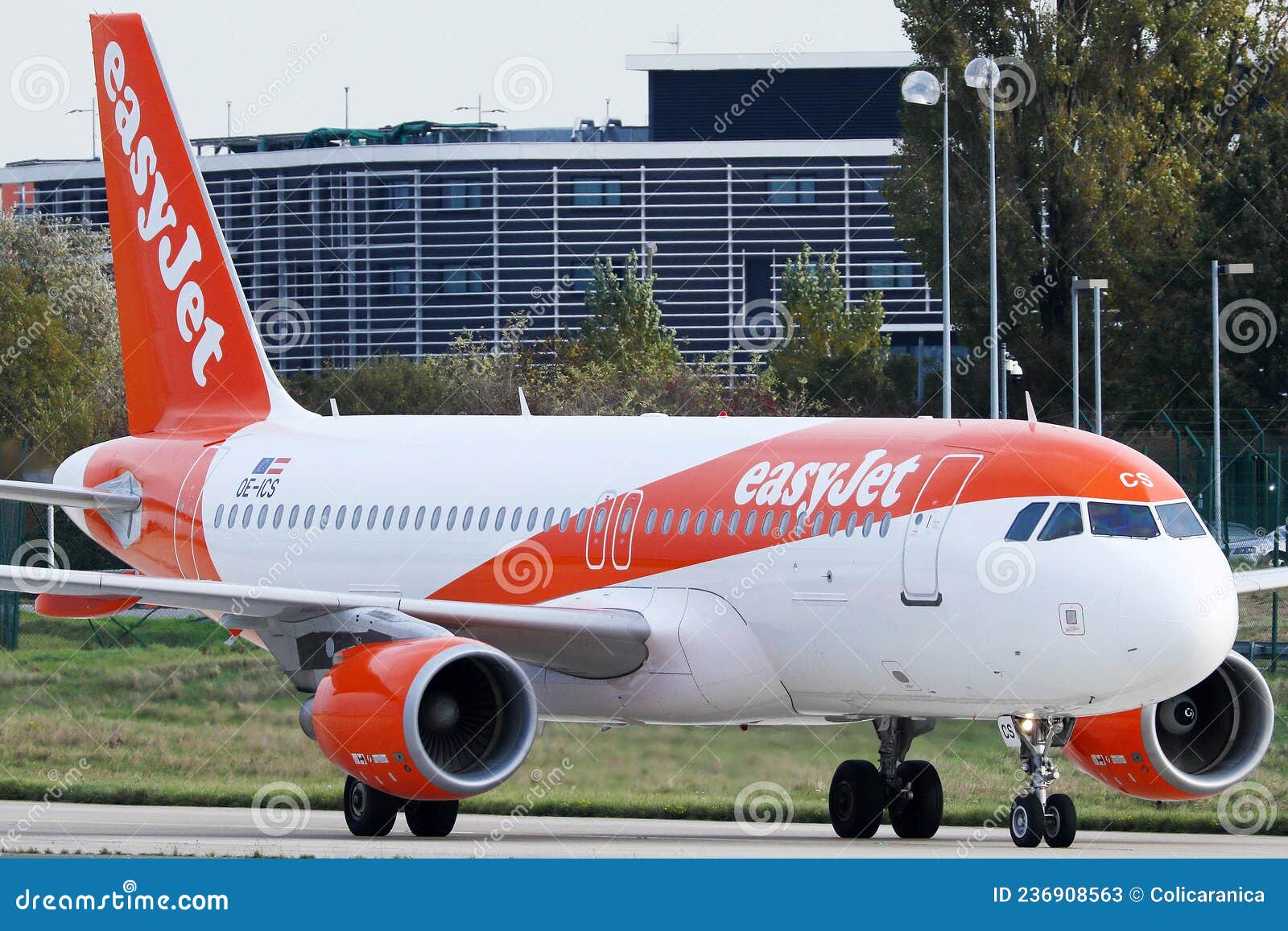 EasyJet on Runway from Terminals Editorial Stock Photo - Image of ...