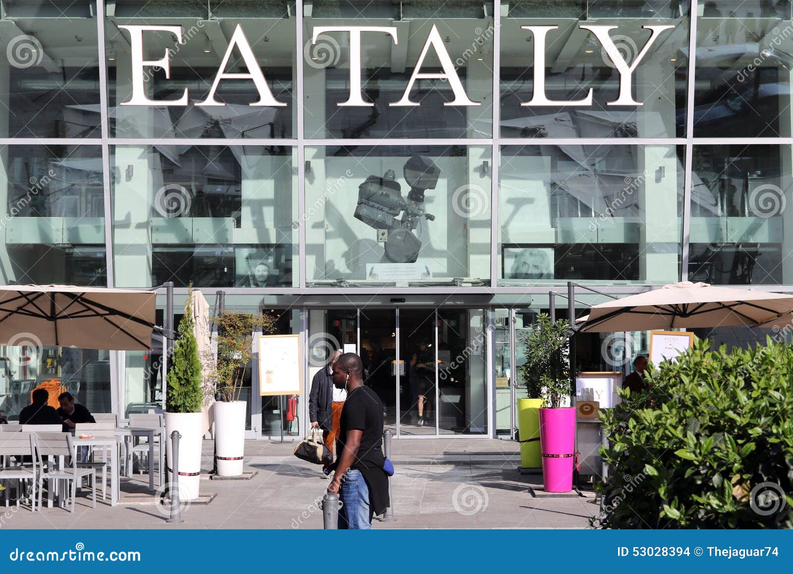 Eataly in Milan editorial stock image. Image of lombardia - 53028394