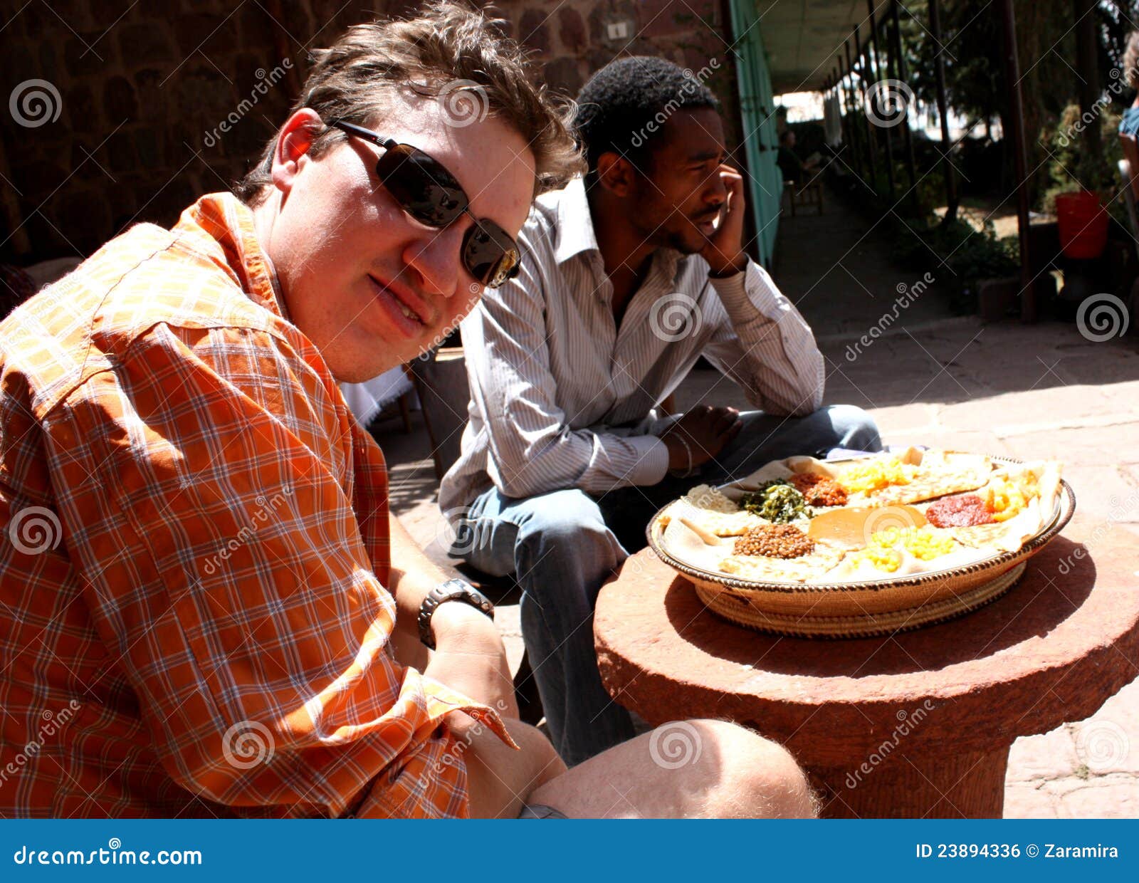 Eating injera editorial photo. Image of restaurant, tourist - 23894336
