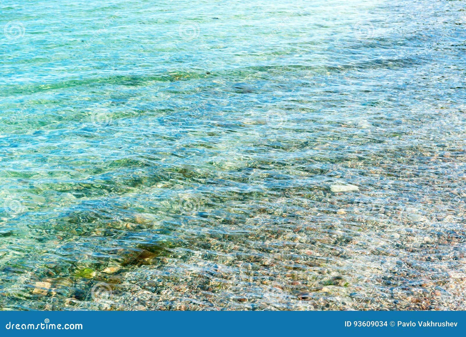 Eau De Mer Claire Bleue Sur La Plage Photo stock - Image du nature ...