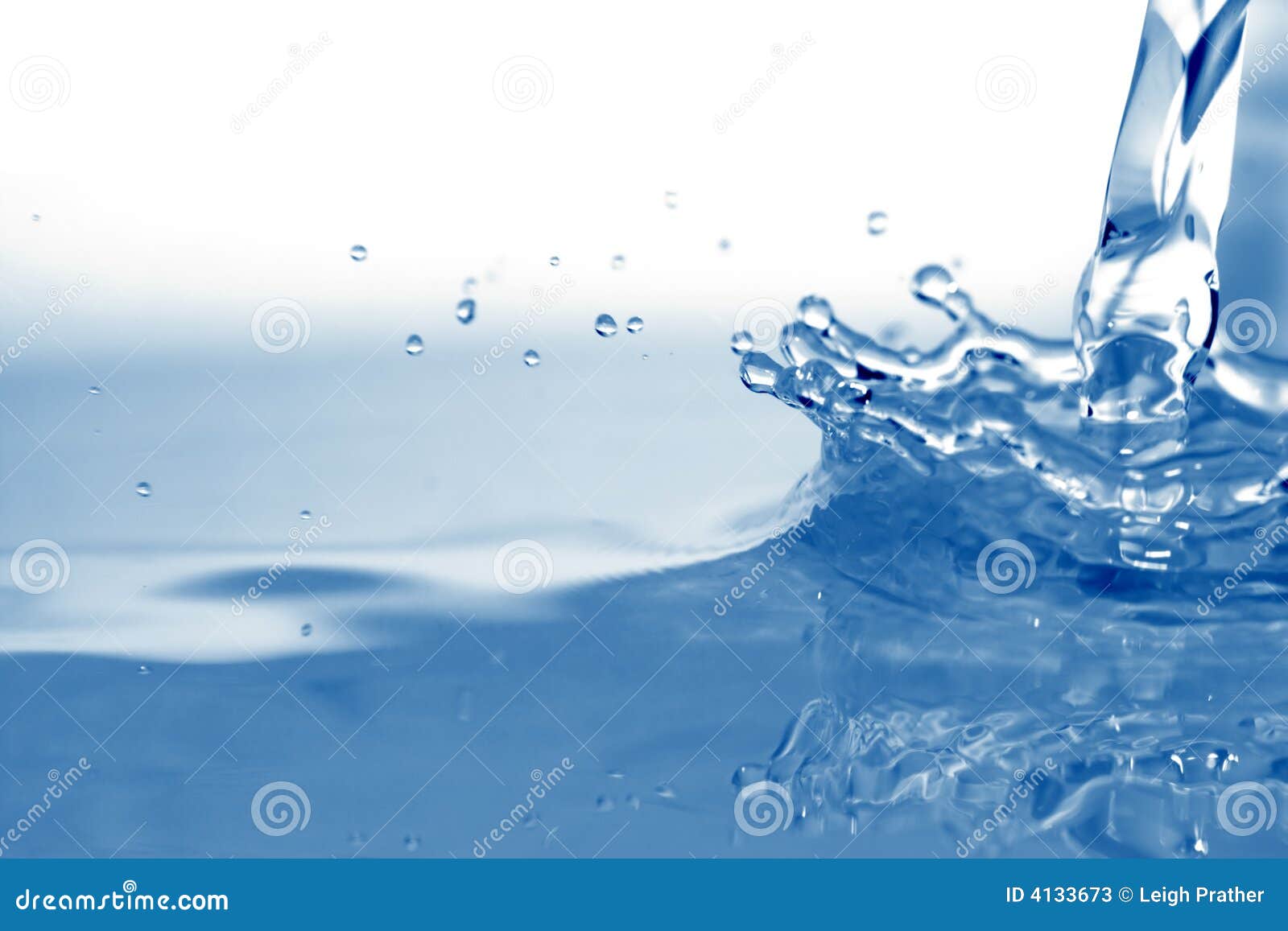 Eau propre image stock. Image du liquide, frais, égoutture - 4133673