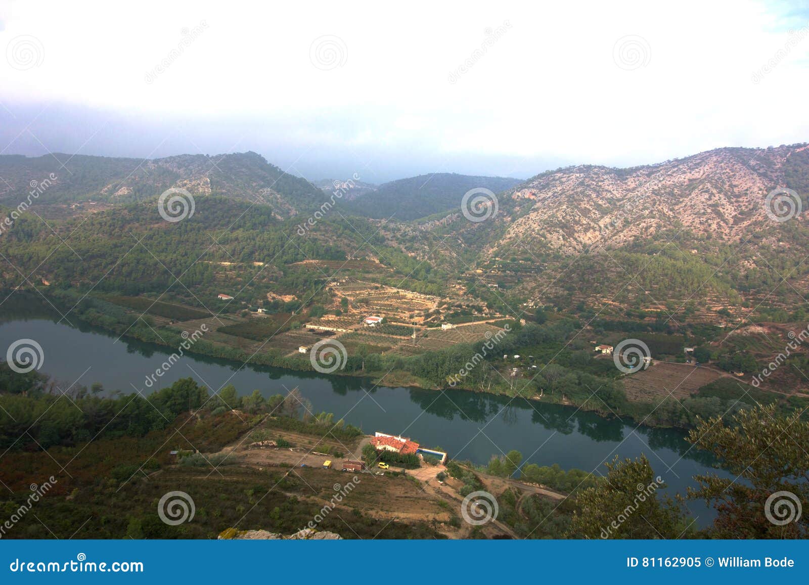 Ebro Rivier in De Bergen Van Spanje Stock Afbeelding - Image of rivier ...