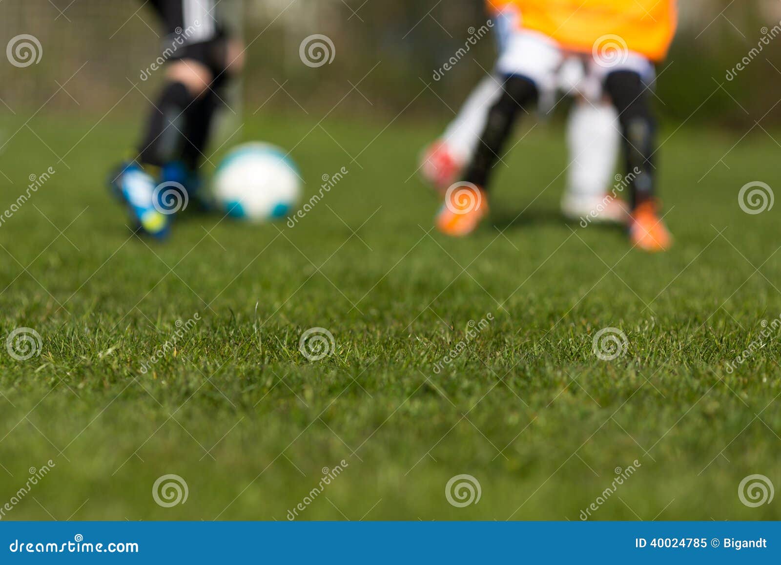 Echada del fútbol imagen de archivo. Imagen de hierba - 40024785