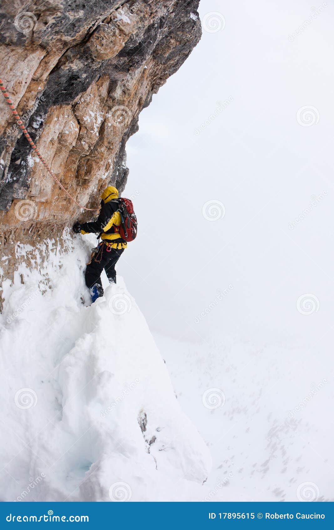 Echada Peligrosa Durante Subir Extremo Del Invierno Imagen de archivo ...