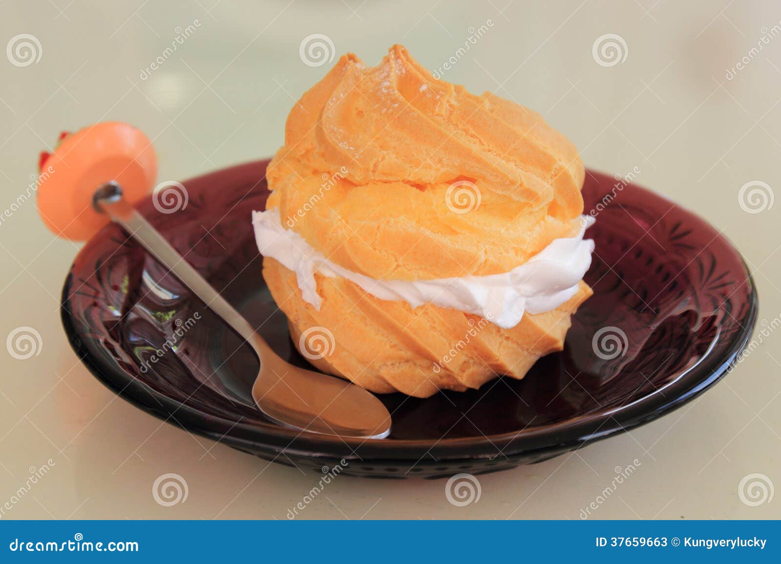 Eclair stock image. Image of cream, pastry, refreshment - 37659663
