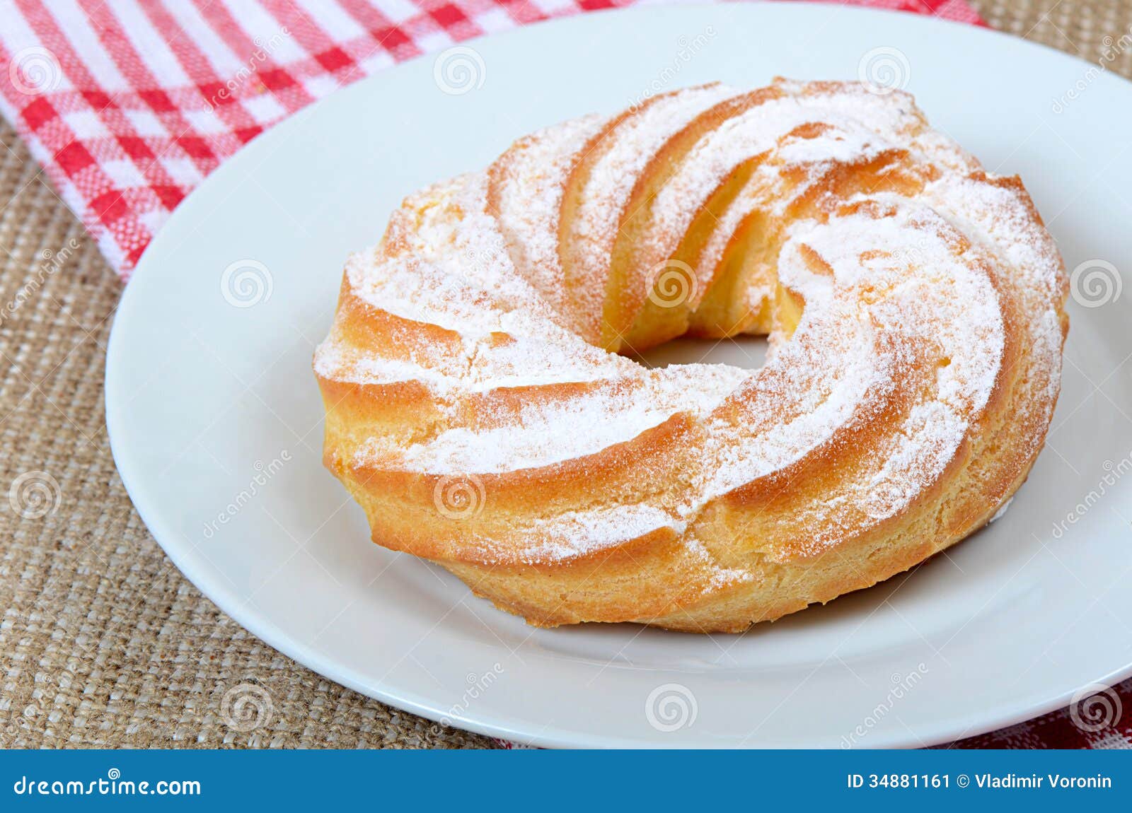 Eclair with a Cream on a Plate Stock Image - Image of cafe, coated ...
