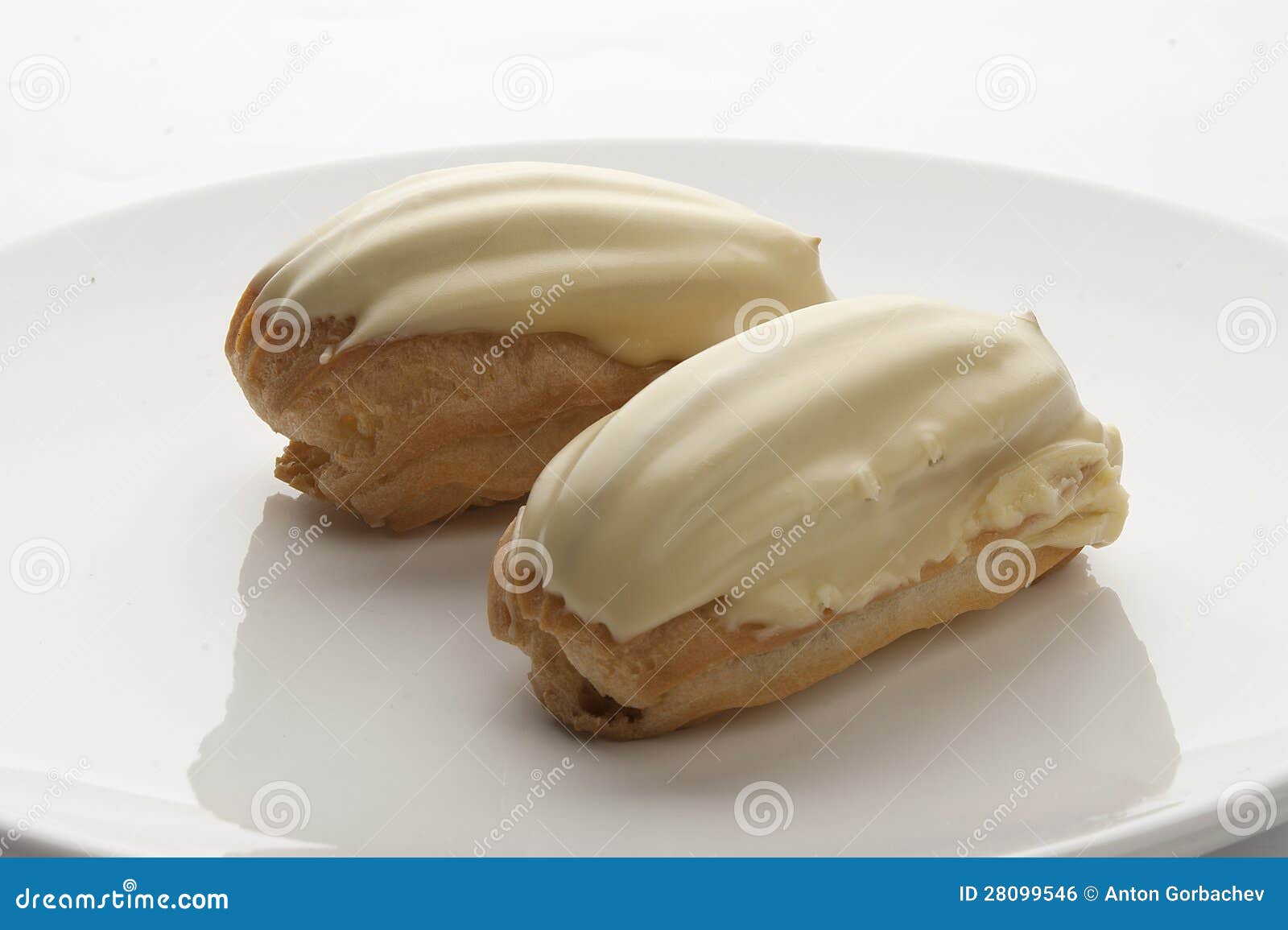 Eclairs foto de stock. Imagem de sobremesa, branco, francês - 28099546