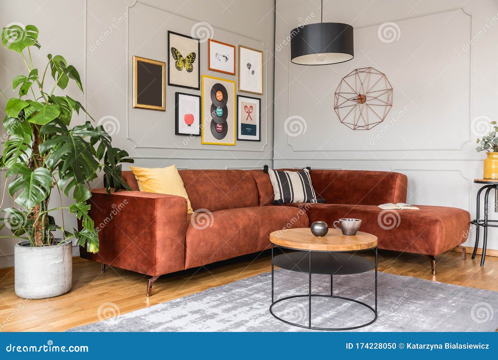 Eclectic Living Room Interior with Velvet Corner Sofa with Pillows ...