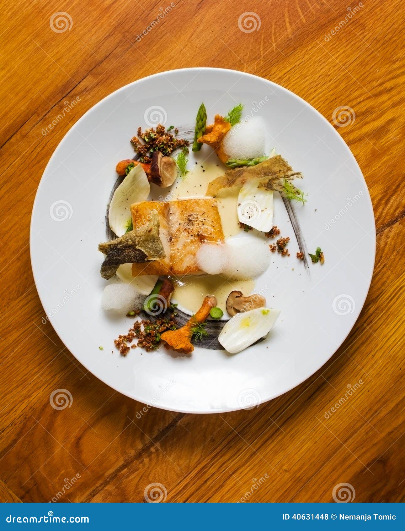 Eclisa modernista foto de archivo. Imagen de hierbas - 40631448