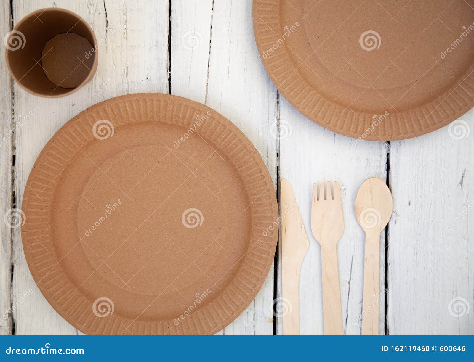 Eco Paper Plate On Empty White Background Stock Photo | CartoonDealer ...