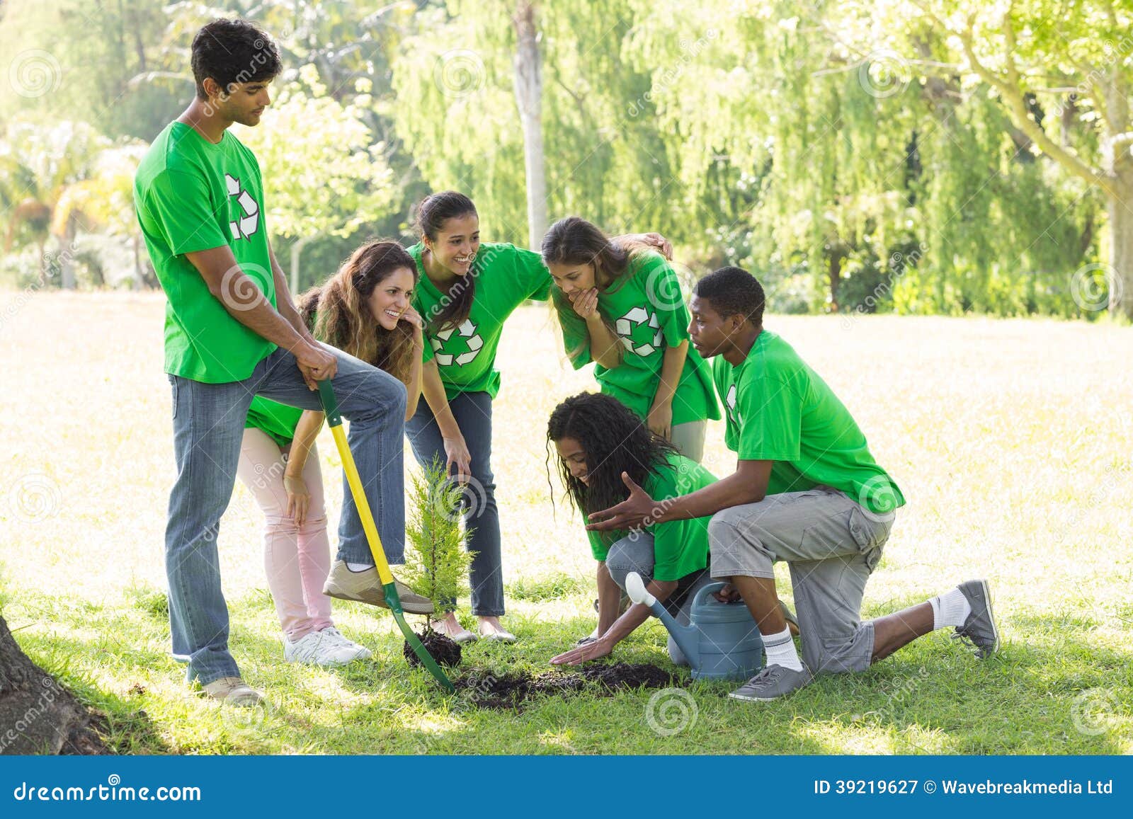 Ecologistas Jovenes En Parque Imagen de archivo - Imagen de standing ...