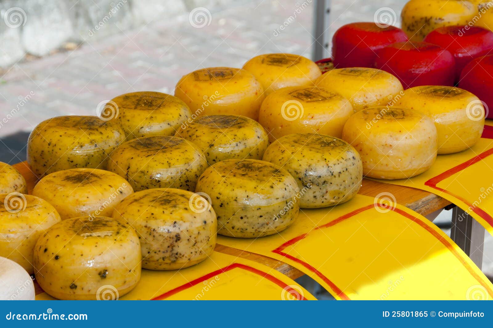 Edammer kaas stock afbeelding. Image of landbouw, eetbaar - 25801865